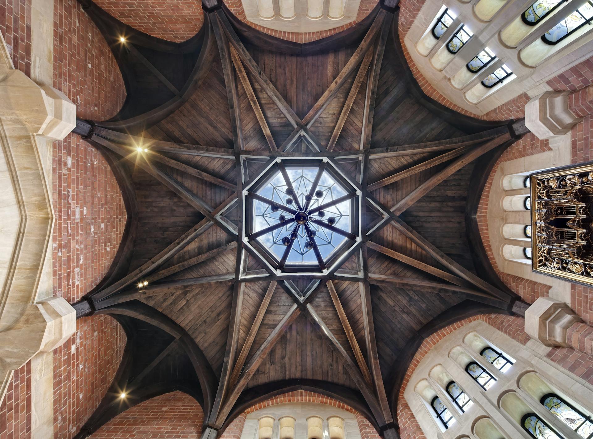 Carpenter Oak Framed Buildings and Oak Framed Houses