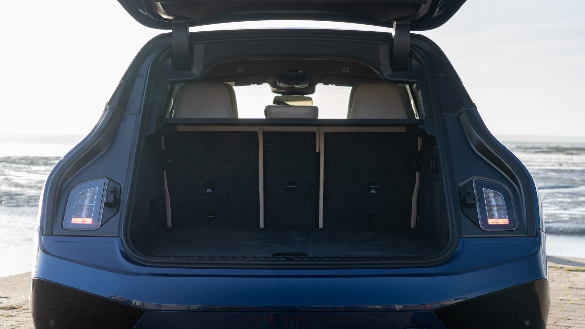 BMW iX Review 2024 | Electric Range, Interior & Price | Carwow