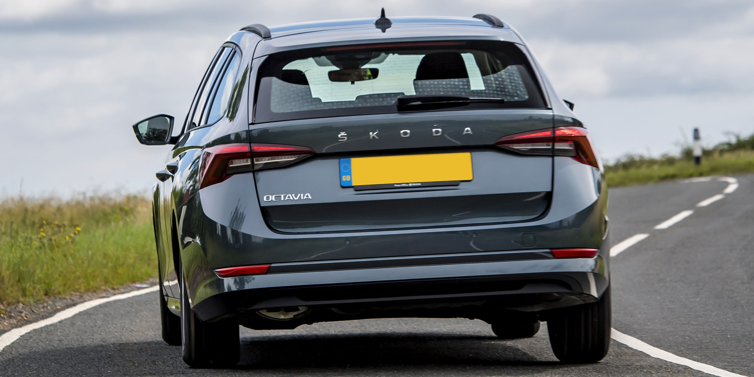 Skoda Octavia Estate Review 2024 | Performance & Pricing | Carwow