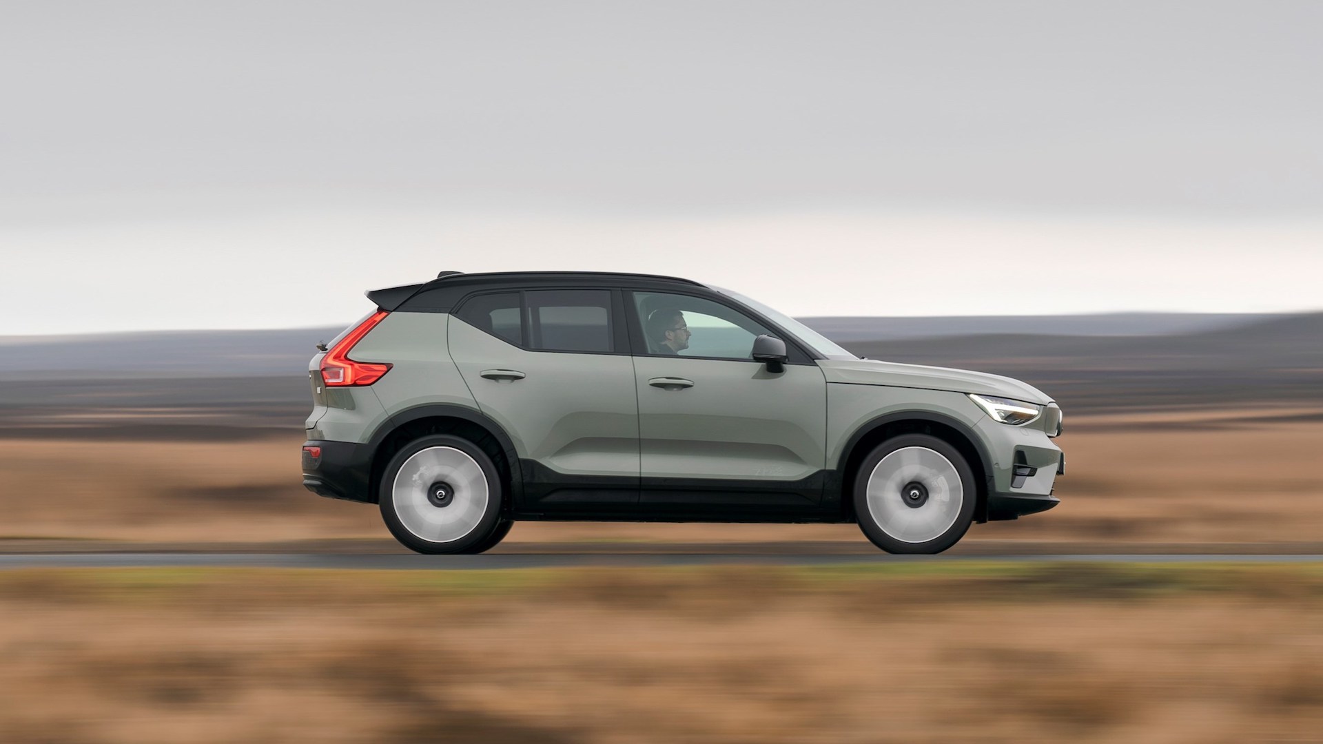 Volvo EX40 Review 2026 | Performance & Pricing | Carwow