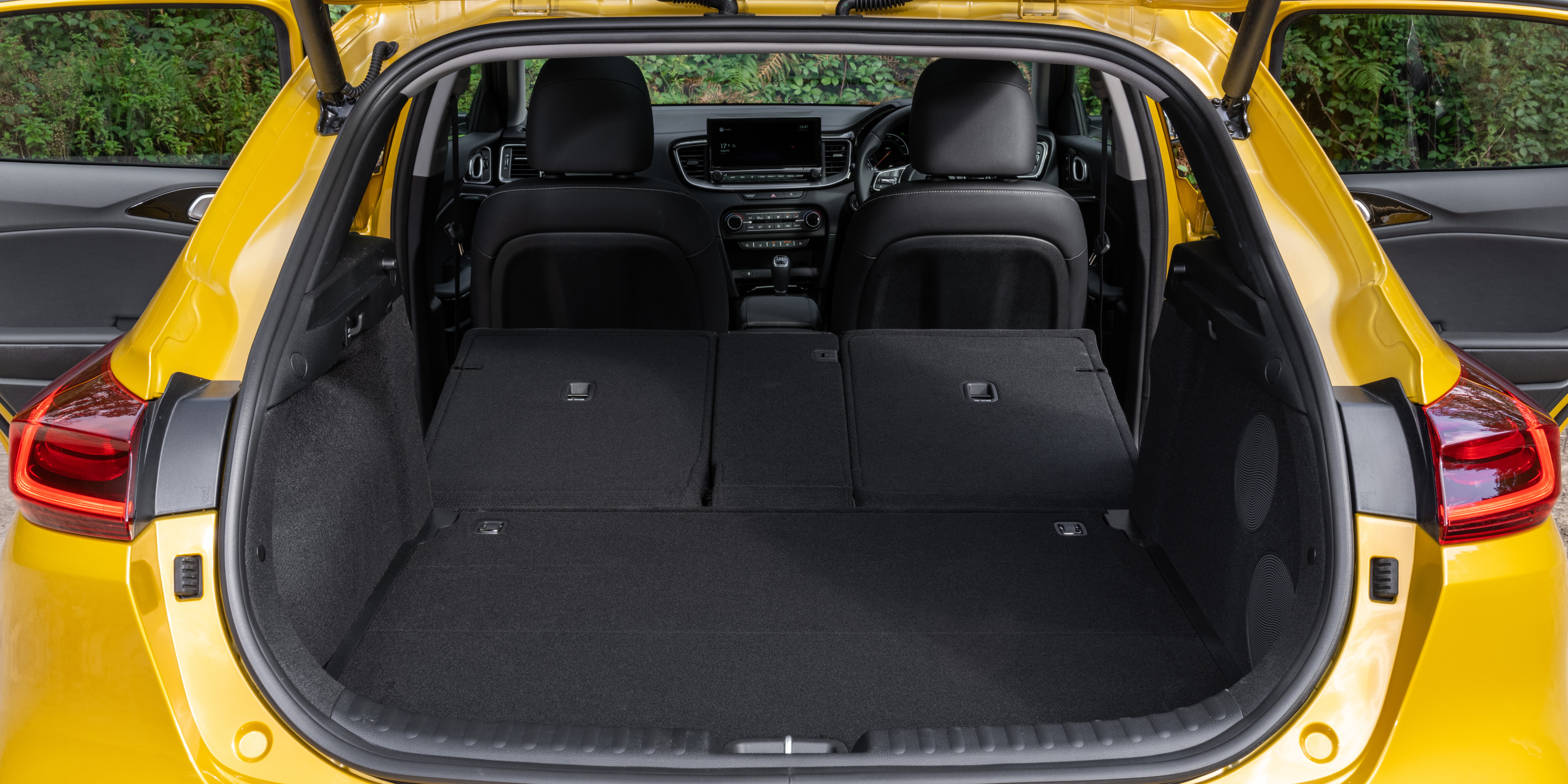 Kia XCeed Review 2023 | Performance & Pricing | carwow