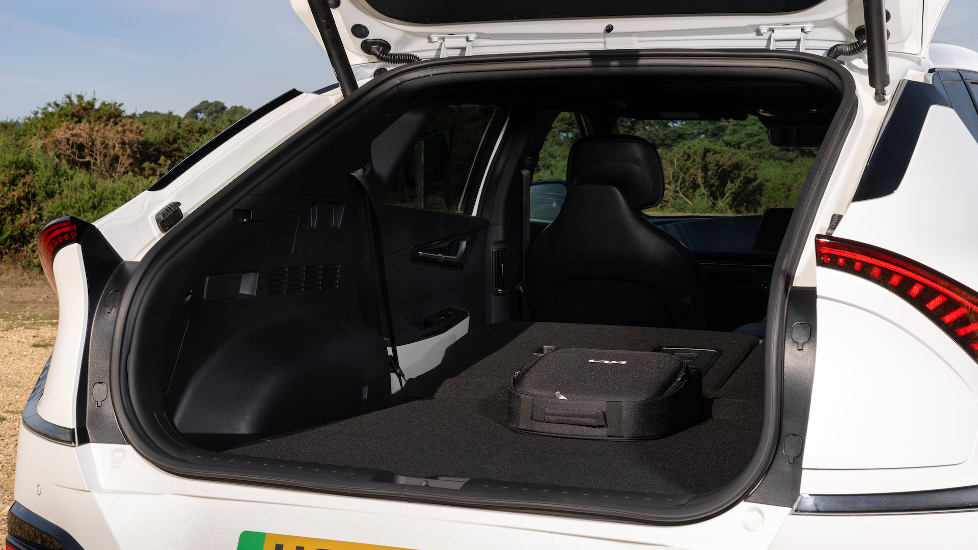 Kia EV6 Review 2024 | Price, Interior & Range | Carwow