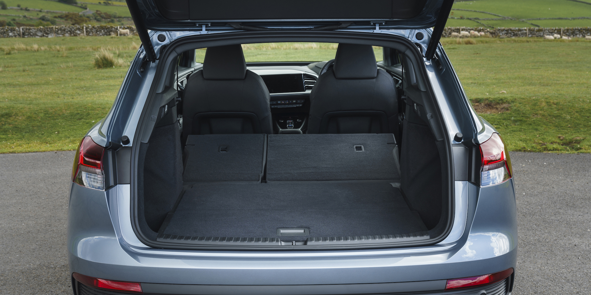 Audi Q4 e-tron Review 2022 | Performance & Pricing | carwow