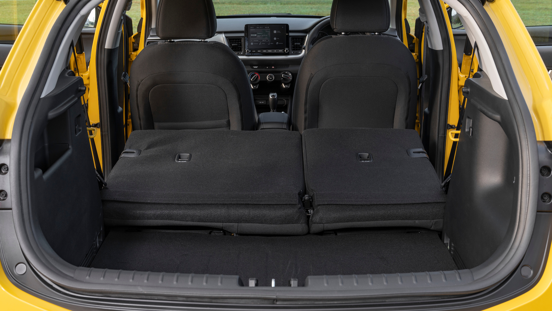 Kia Stonic Review 2025 | Price, Boot Space & Problems | Carwow