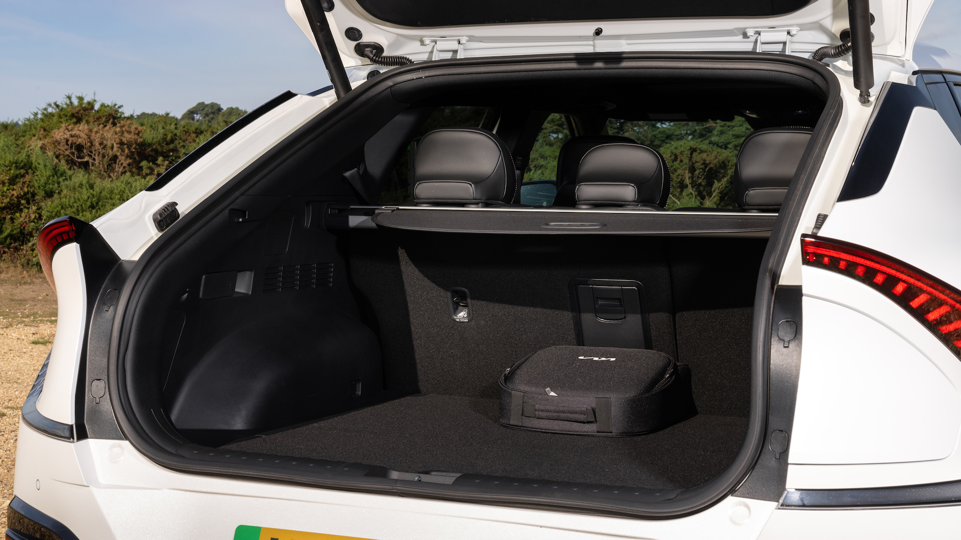 Kia EV6 Review 2024 | Price, Interior & Range | Carwow