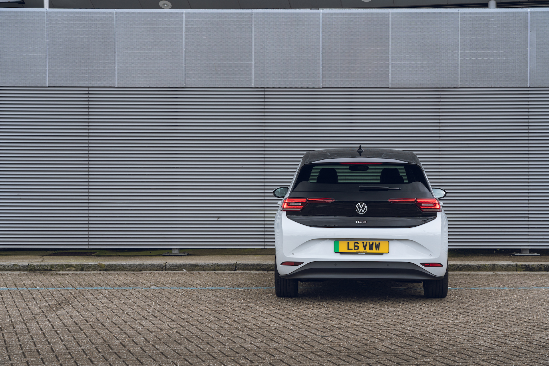 VW ID3 Review 2023 | Electric Range, Interior & Price | carwow