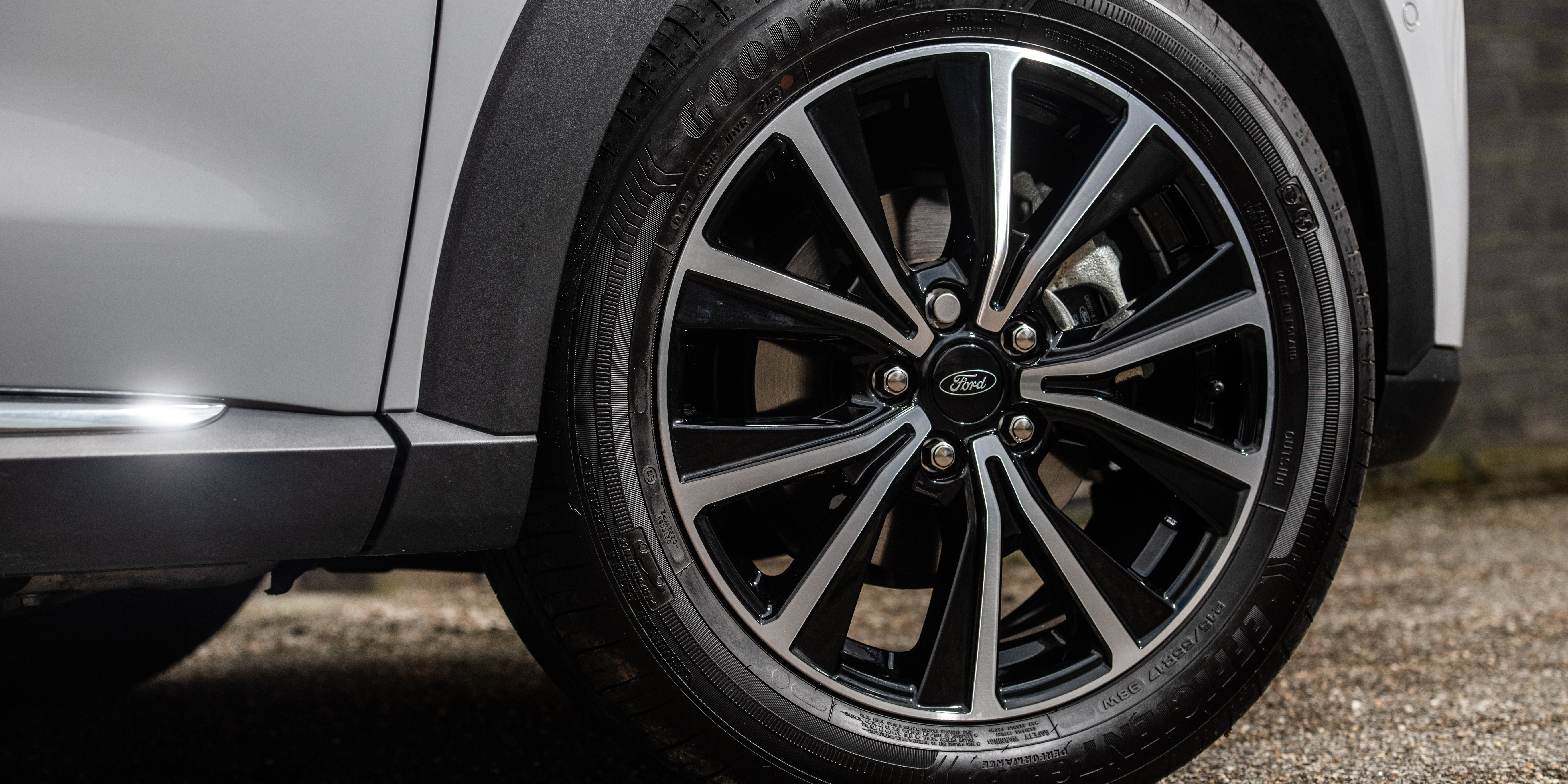 Ford Puma Review 2023 | Performance & Pricing | carwow