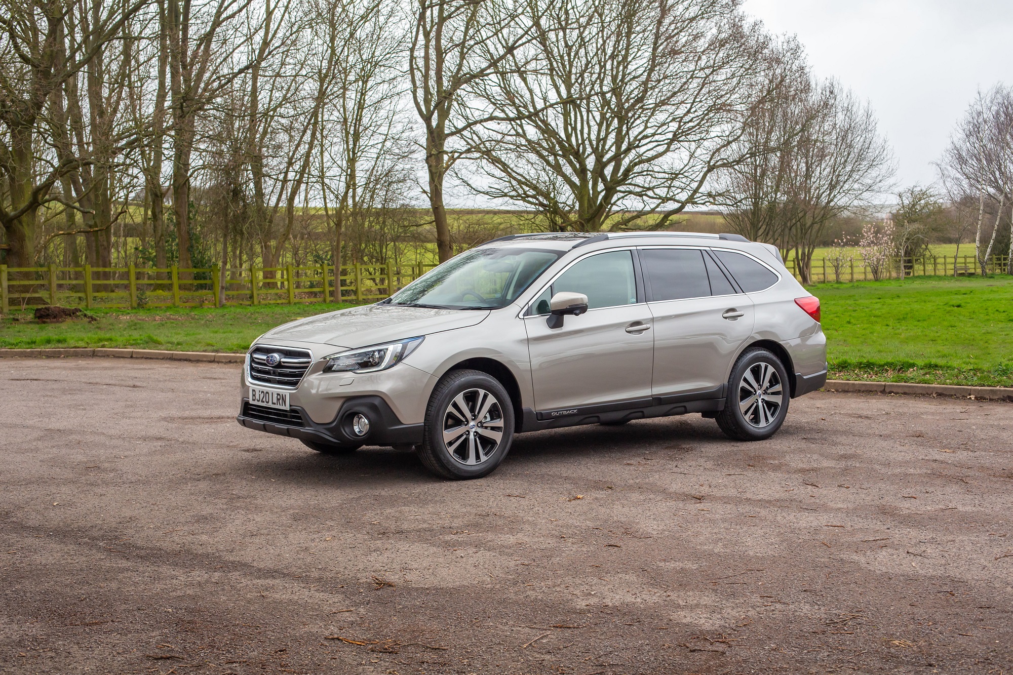Subaru Outback Review 2024 | Performance & Pricing | Carwow