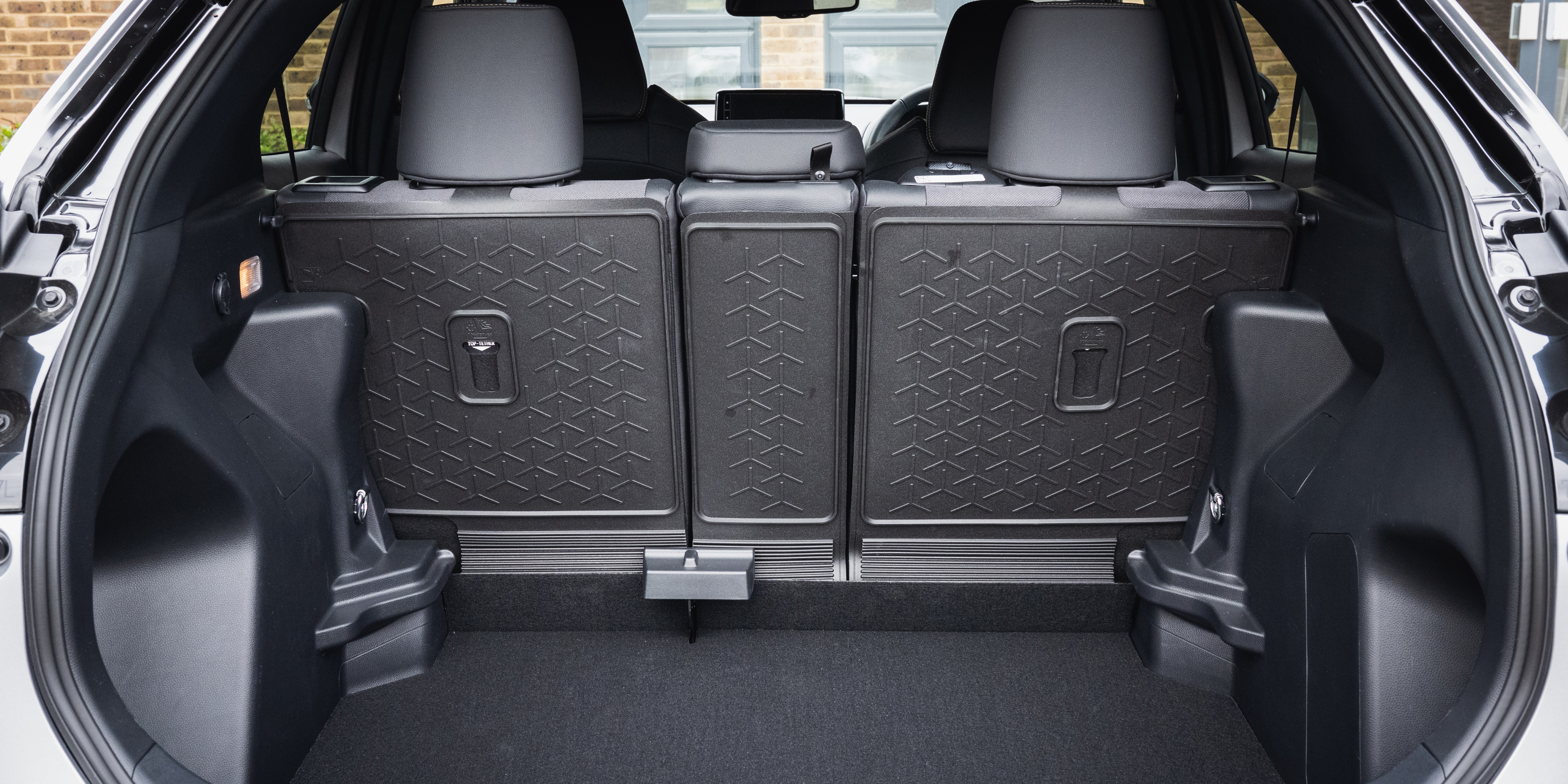 Toyota Yaris Cross Review 2024 | Hybrid SUV Interior & Price | Carwow