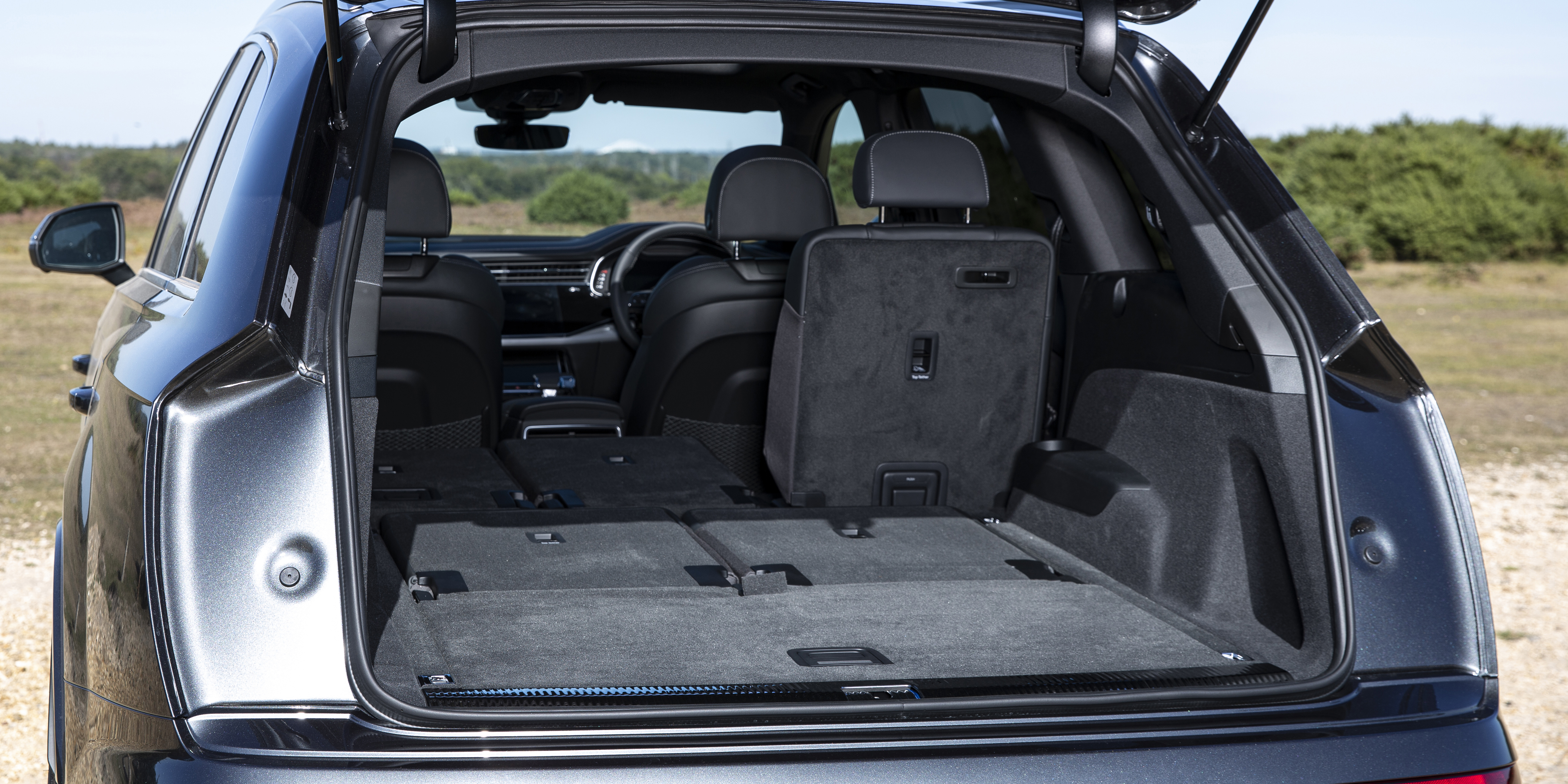 Audi Q7 Review 2023 | Performance & Pricing | carwow