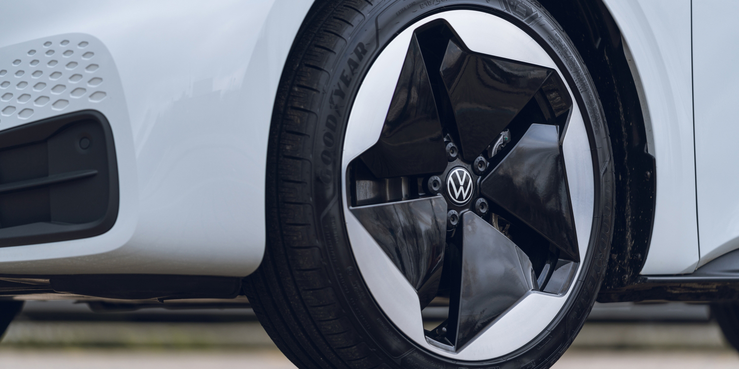 Volkswagen ID.3 Review 2023 | Performance & Pricing | carwow