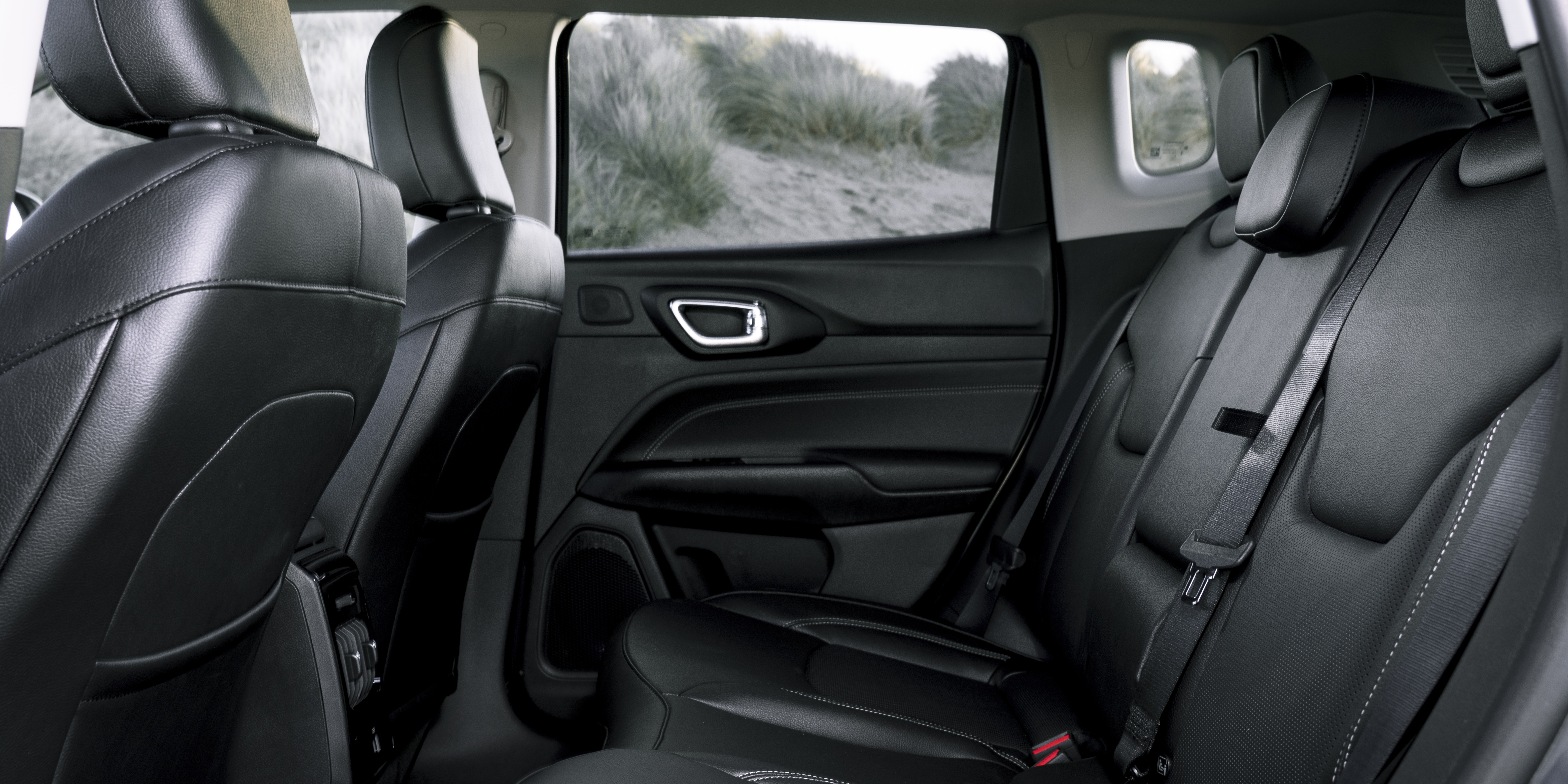 Jeep Compass Review 2024 | Performance & Pricing | Carwow