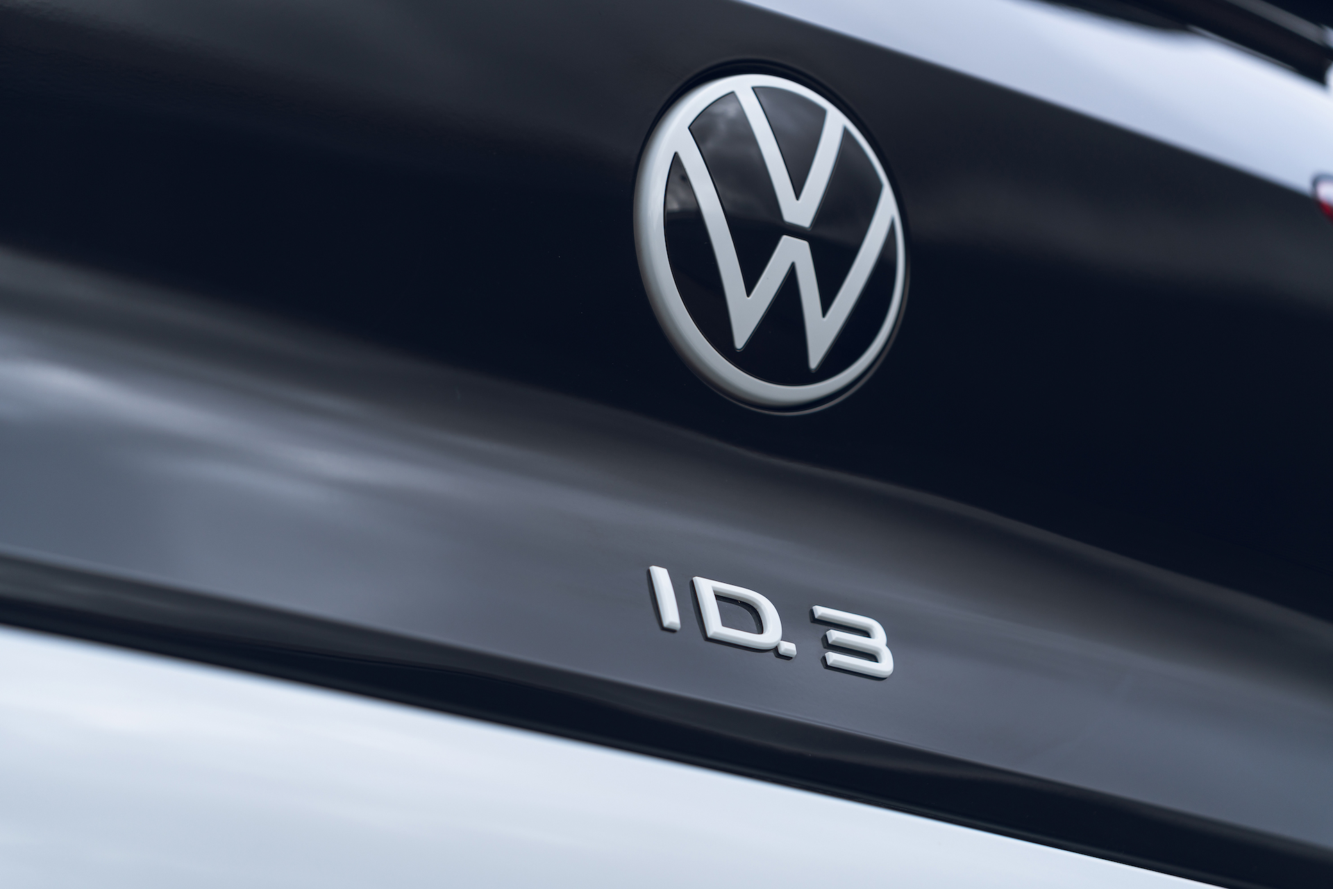 VW ID3 Review 2023 | Electric Range, Interior & Price | carwow