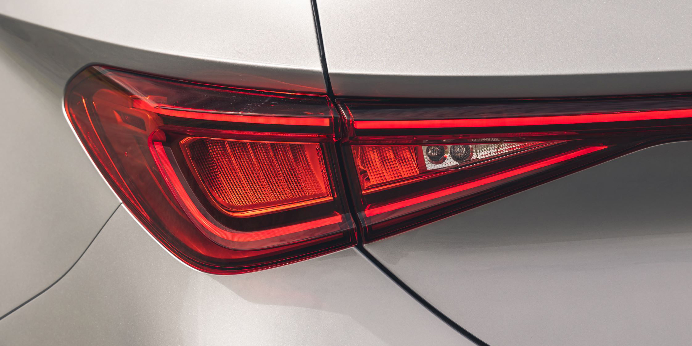 Cupra Leon Review 2023 | Performance & Pricing | carwow