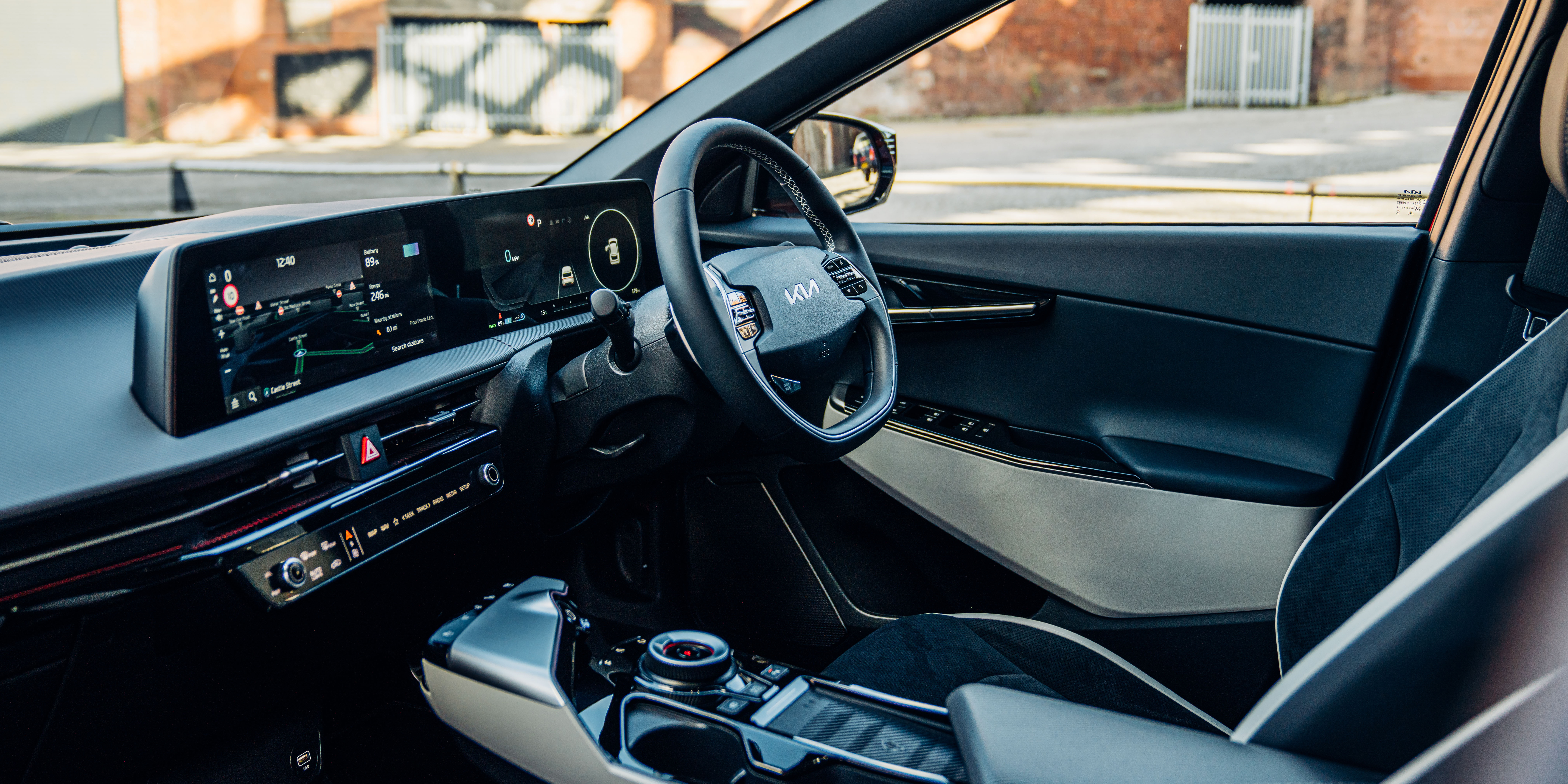 Kia EV6 Review 2022 | Performance & Pricing | carwow