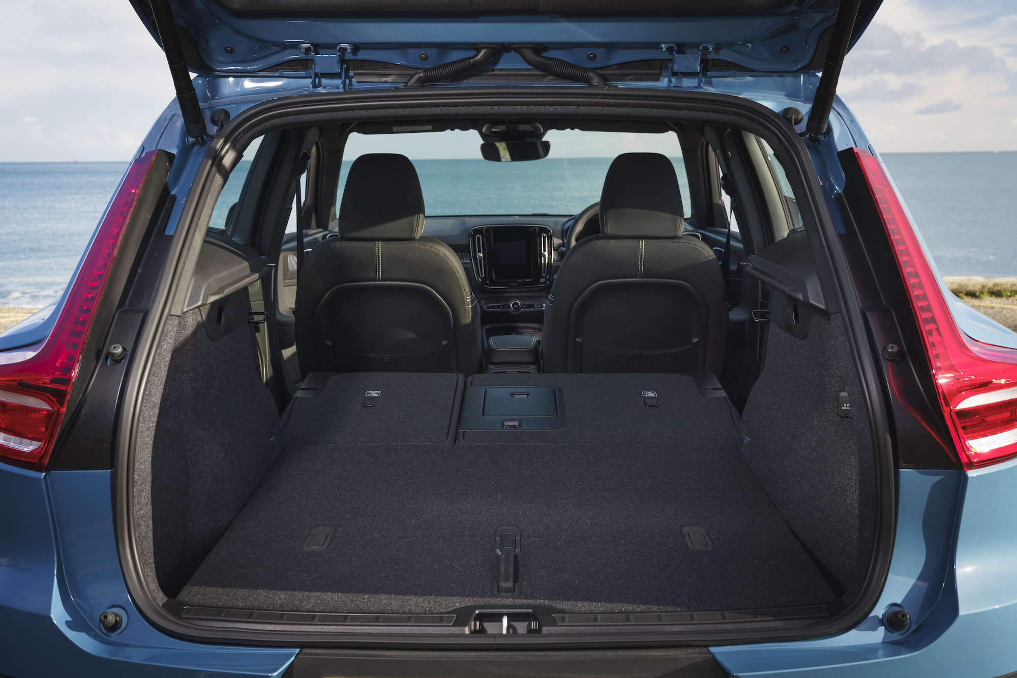 Volvo XC40 Review 2024 | Price, Interior & Boot Space | Carwow