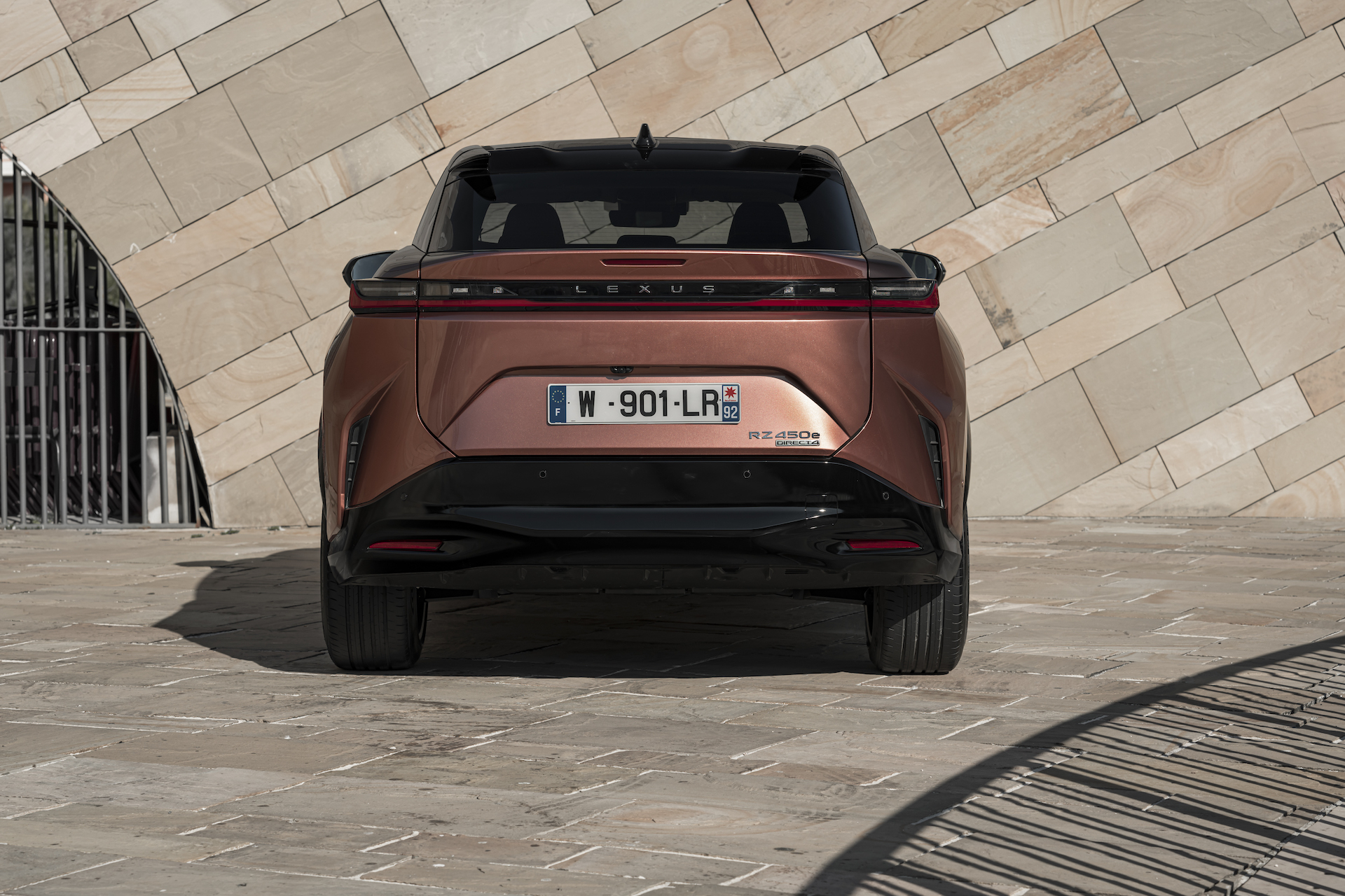 Lexus RZ Review 2023 | Performance & Pricing | carwow