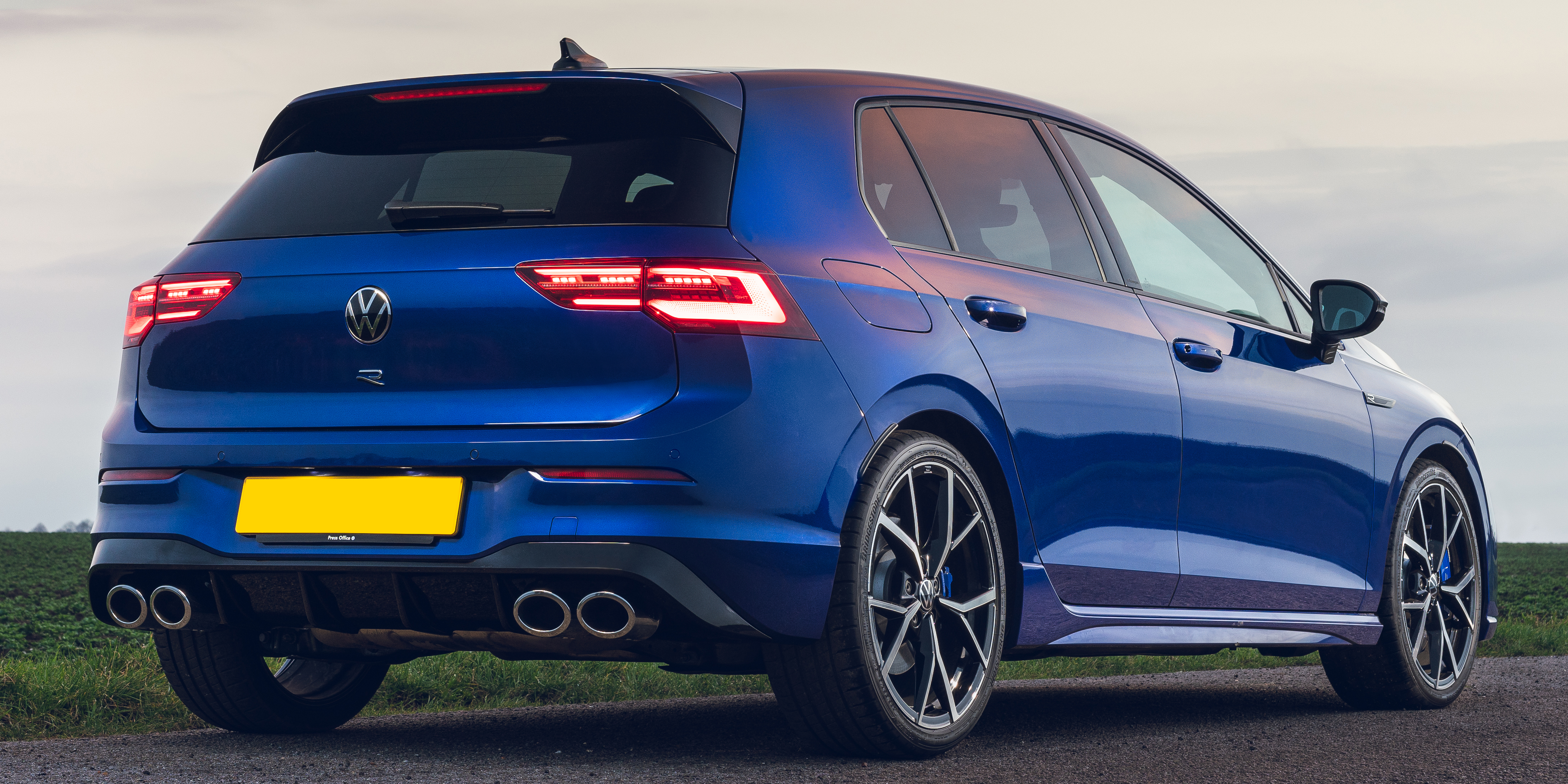 VW Golf R Review 2025 | Price, Interior & Performance | Carwow