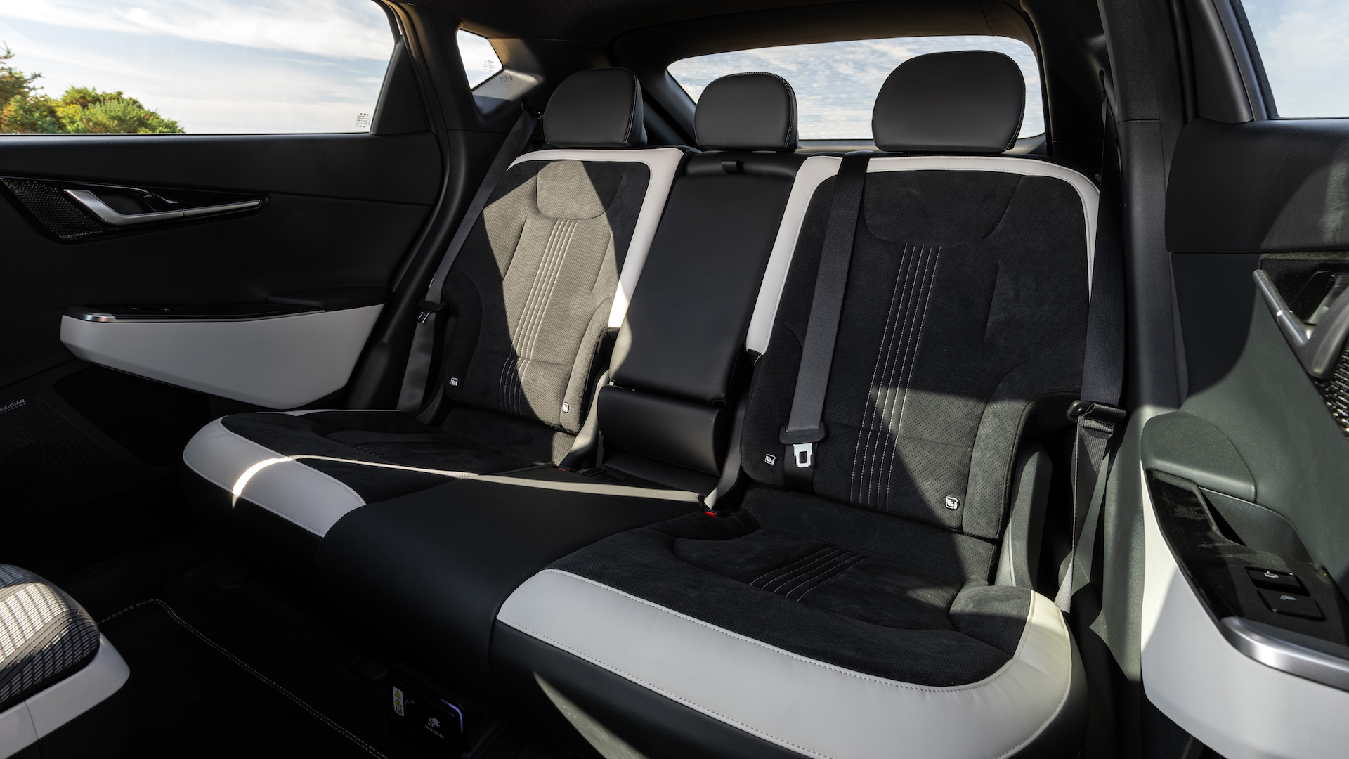 Kia EV6 Review 2024 | Price, Interior & Range | Carwow