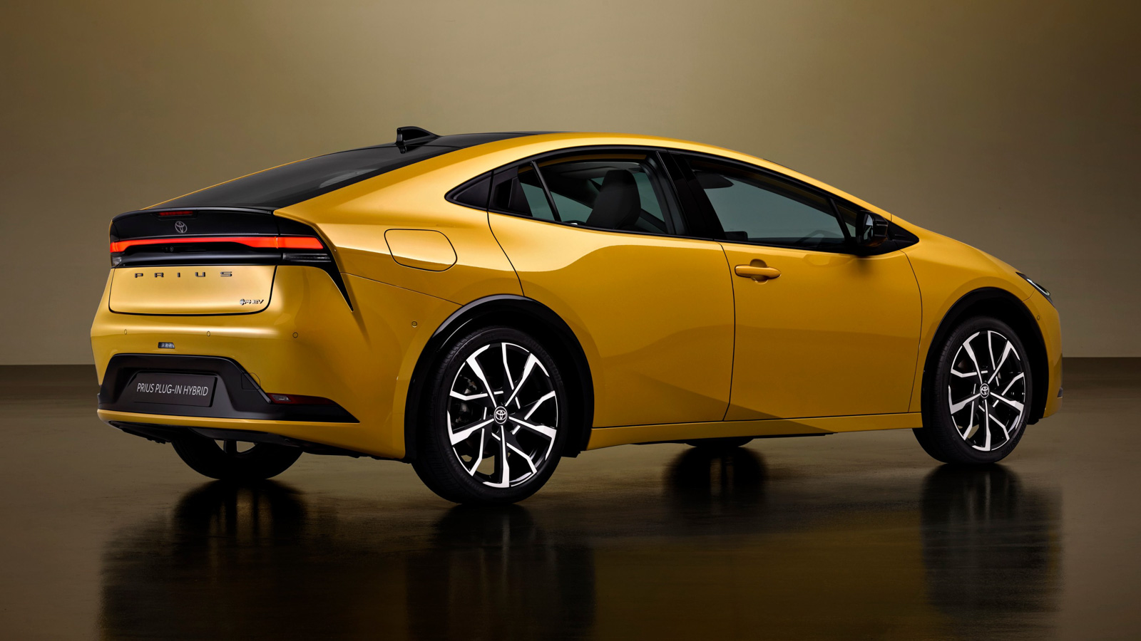 Ficha técnica, motores y medidas Toyota Prius | Carwow