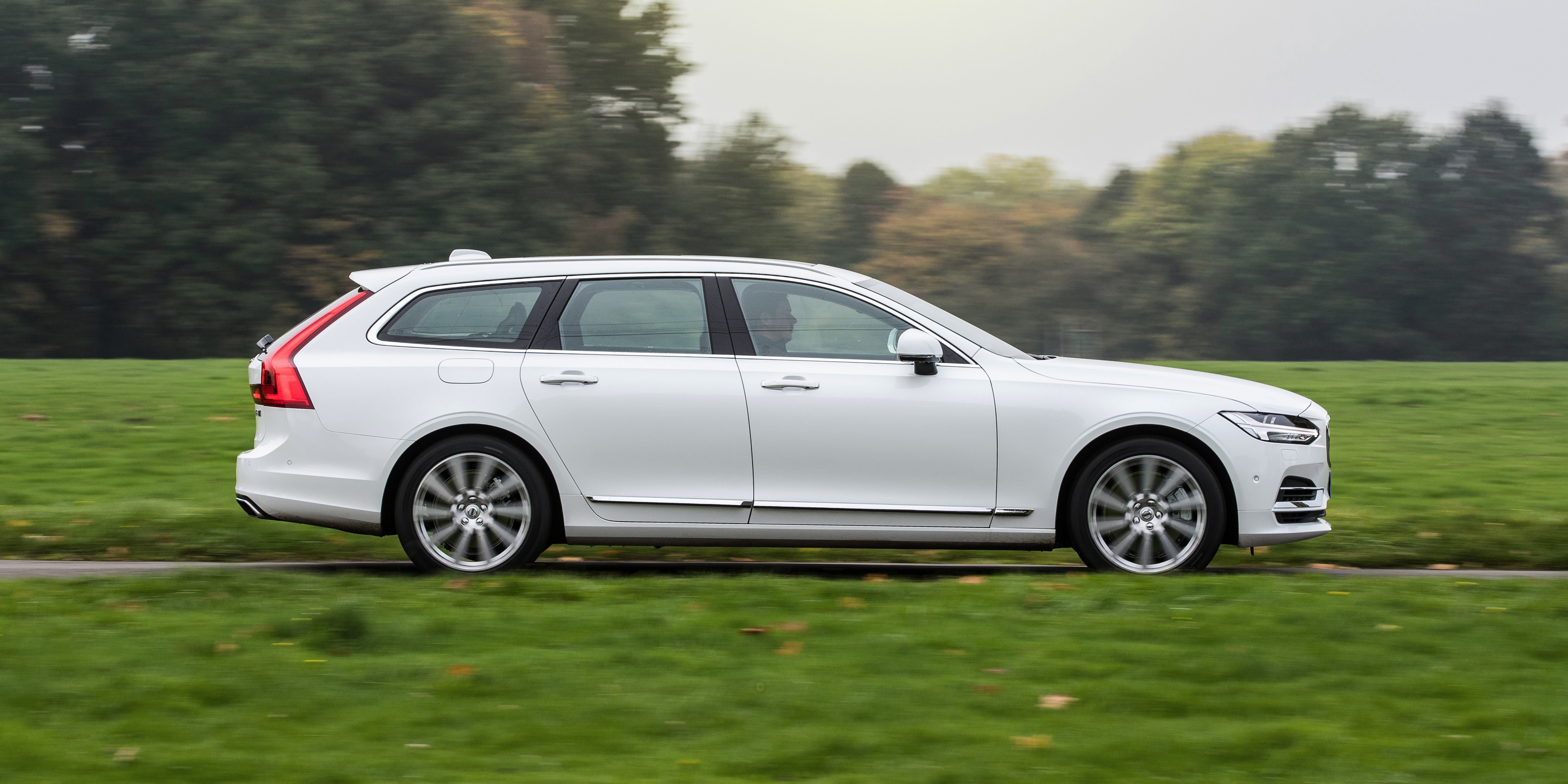 Volvo V90 Review 2024 | Performance & Pricing | Carwow