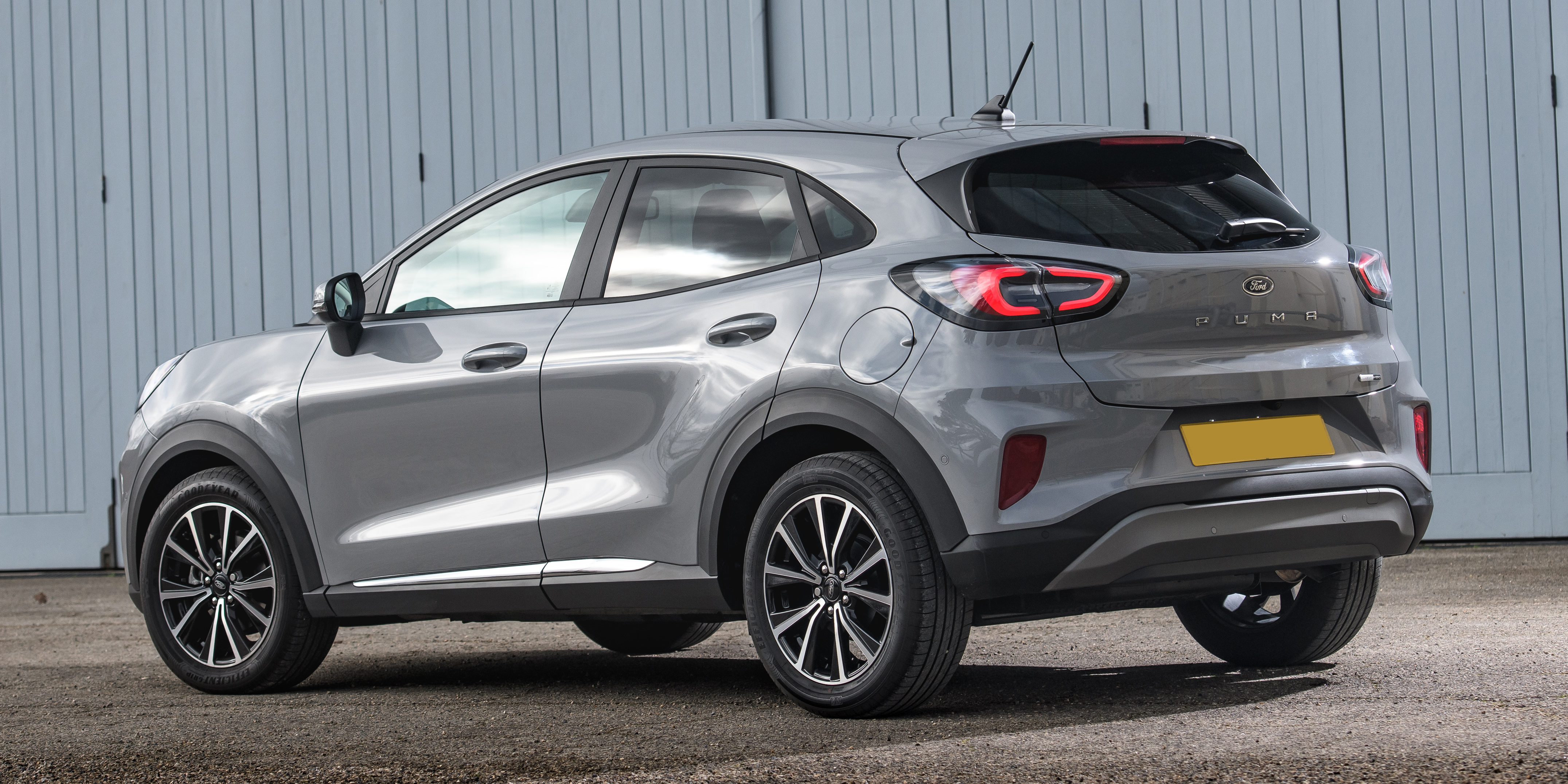 Ford Puma Review 2023 | Performance & Pricing | carwow