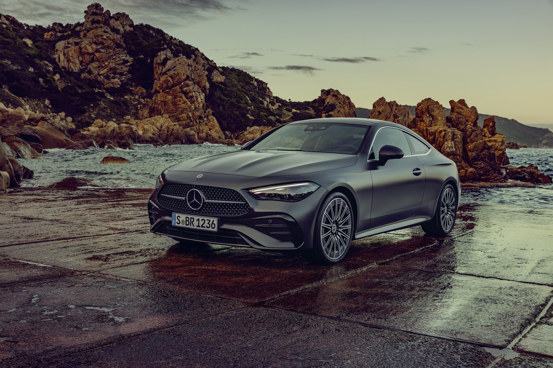 Mercedes-Benz CLE Coupe Review 2024 | Performance & Pricing | Carwow