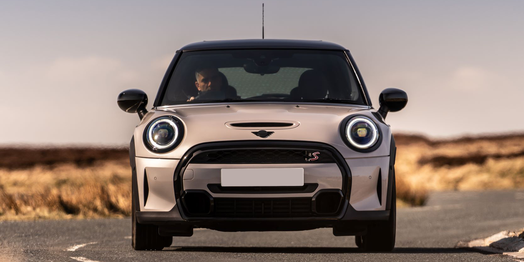 MINI 3-Door Hatch Review 2023 | Performance & Pricing | carwow