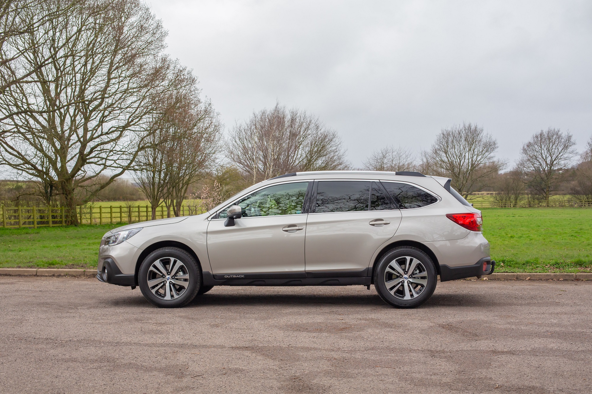 Subaru Outback Review 2024 | Performance & Pricing | Carwow
