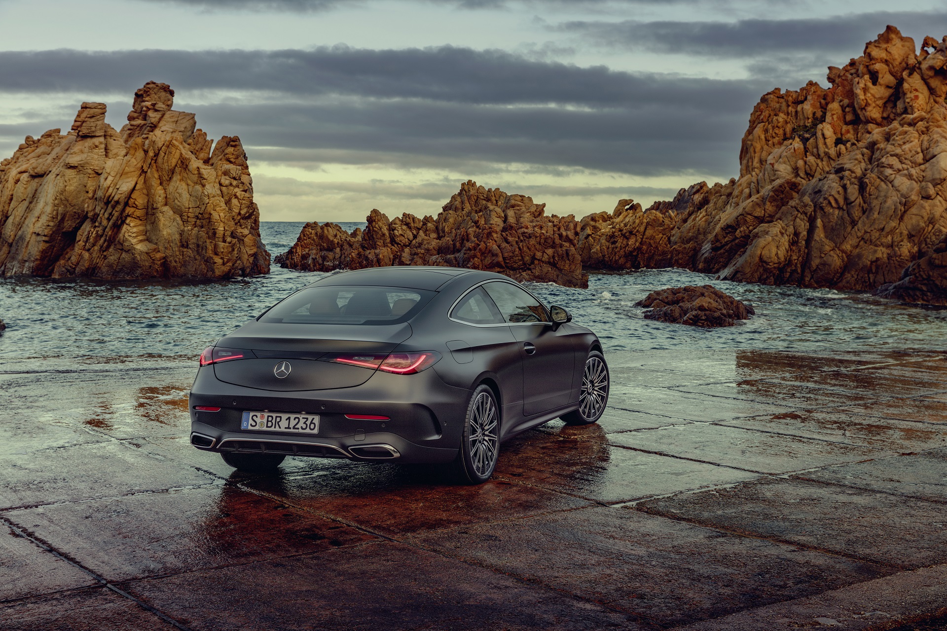 Mercedes-Benz CLE Coupe Review 2024 | Performance & Pricing | Carwow