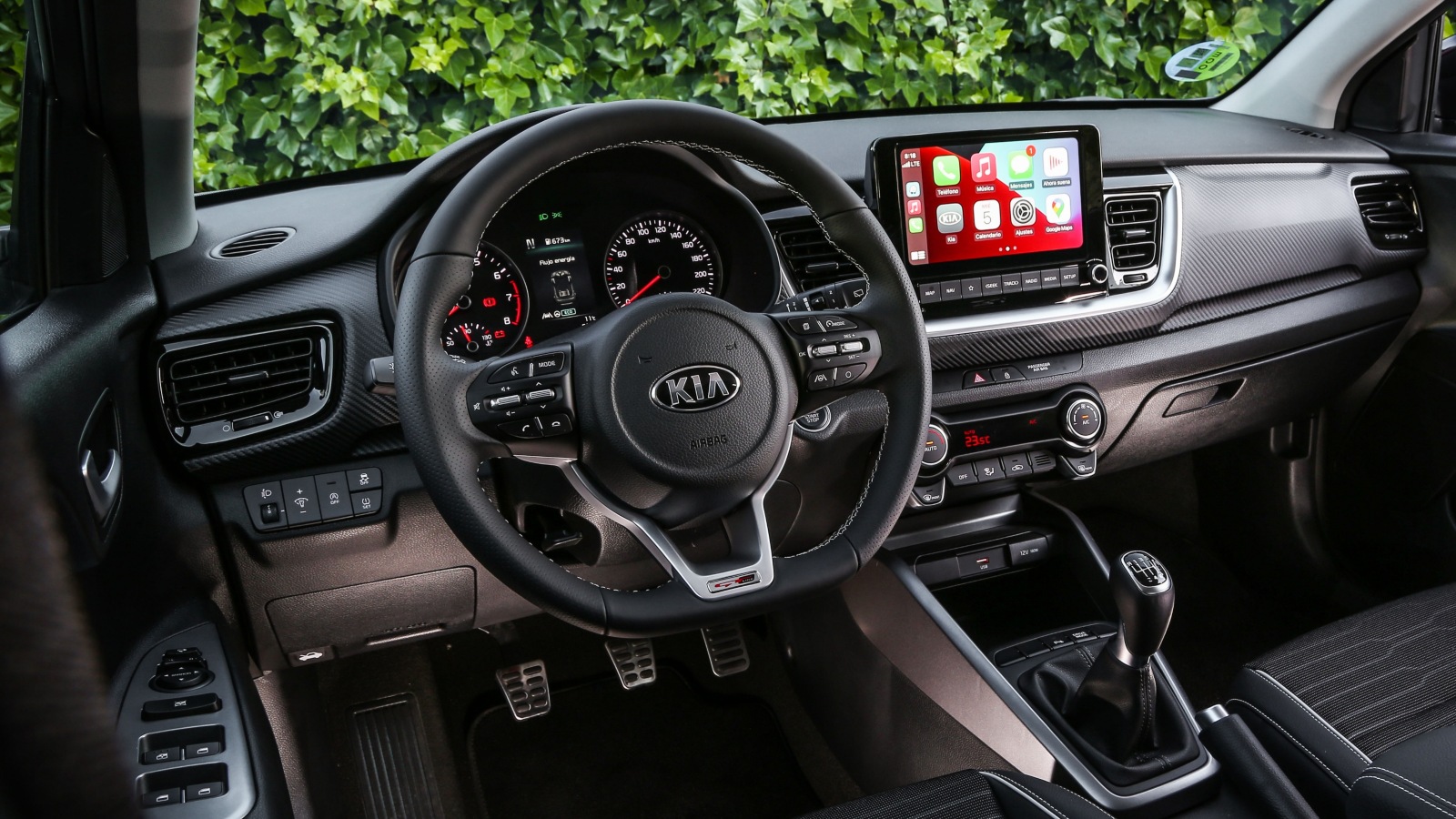 KIA Stonic | Interior y maletero | Carwow