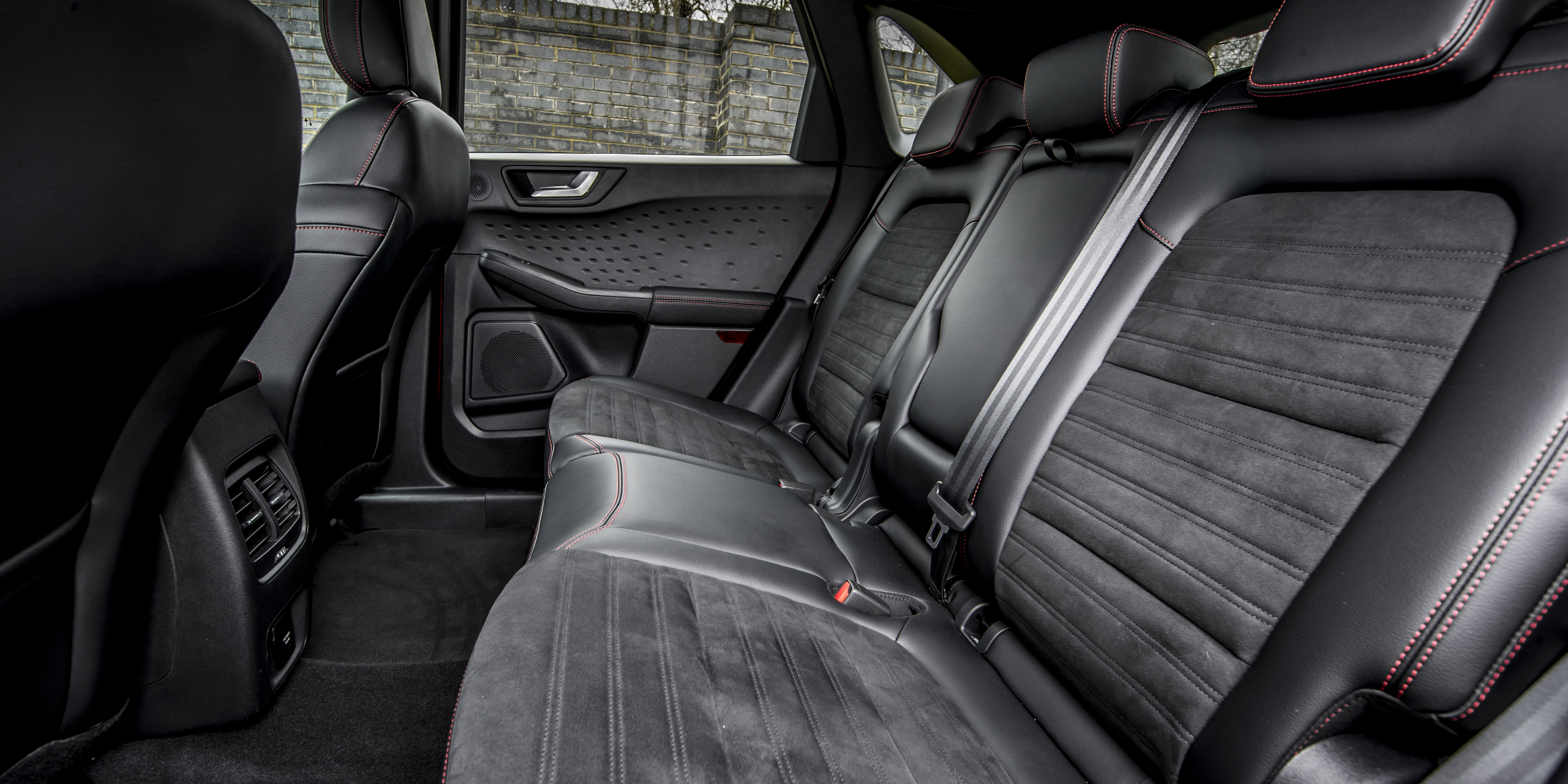 Ford Kuga Review 2023 | Performance & Pricing | carwow