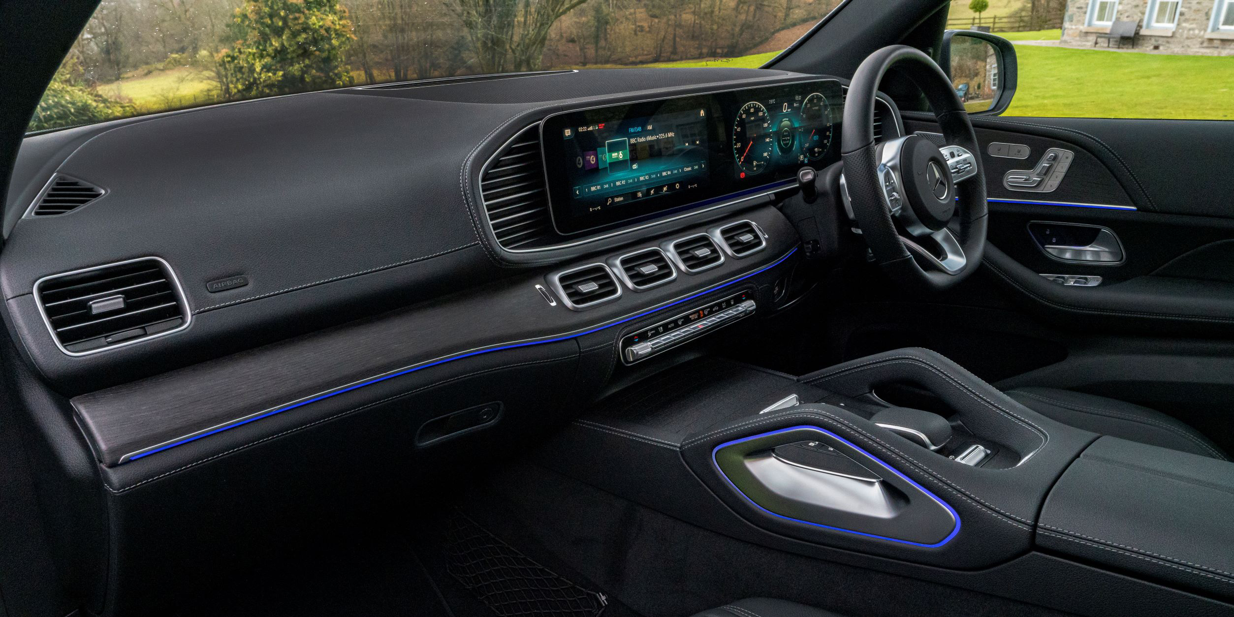 Mercedes GLE SUV Review 2023 | Performance & Pricing | carwow