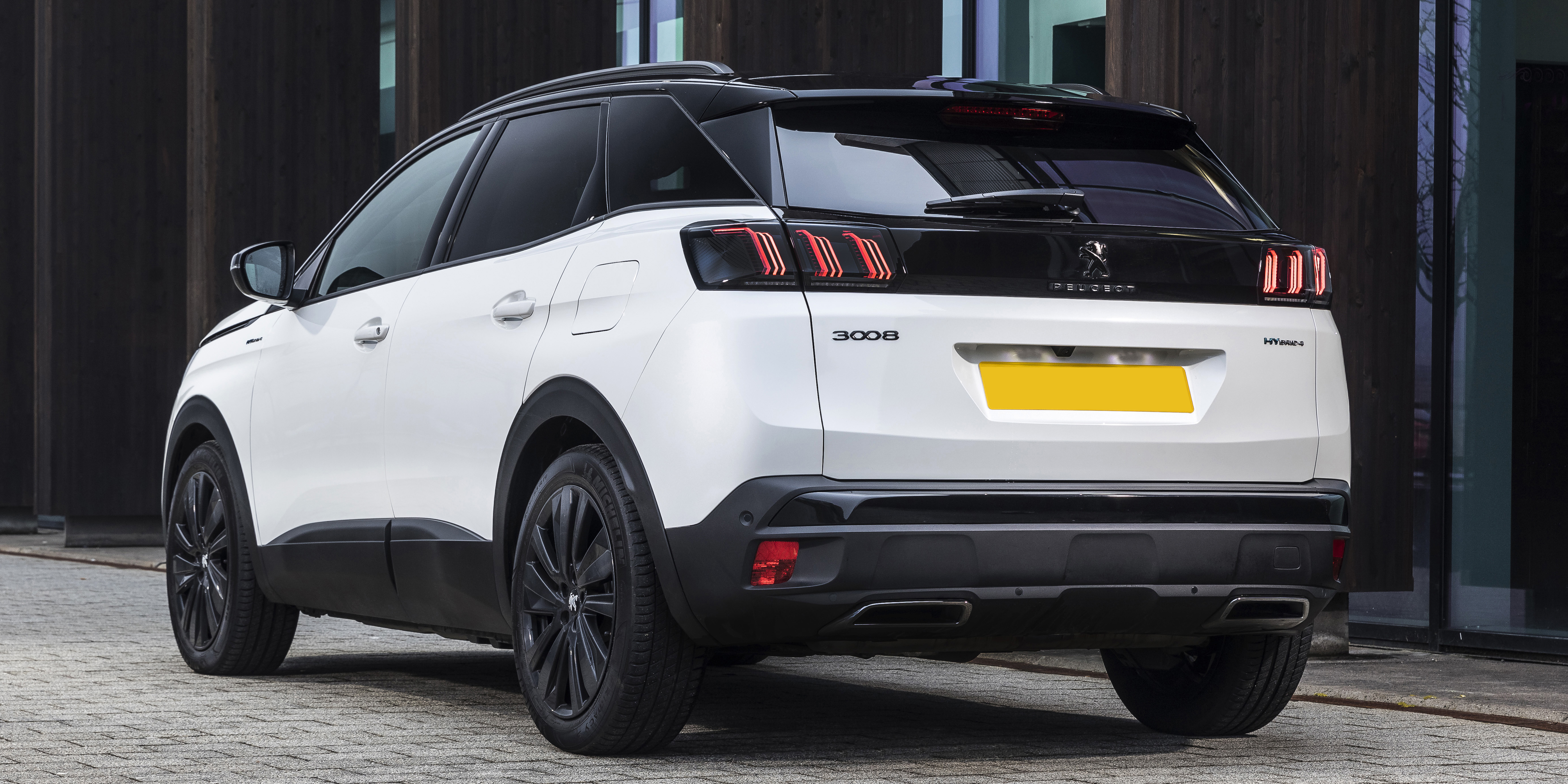 Peugeot 3008 Review 2023 | Performance & Pricing | carwow