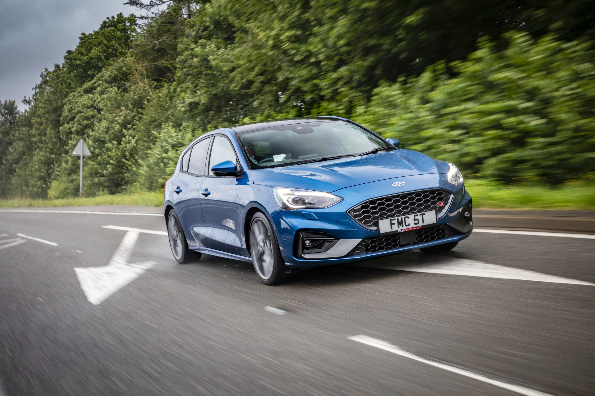 Ford Focus ST Review 2024 | Performance & Pricing | Carwow