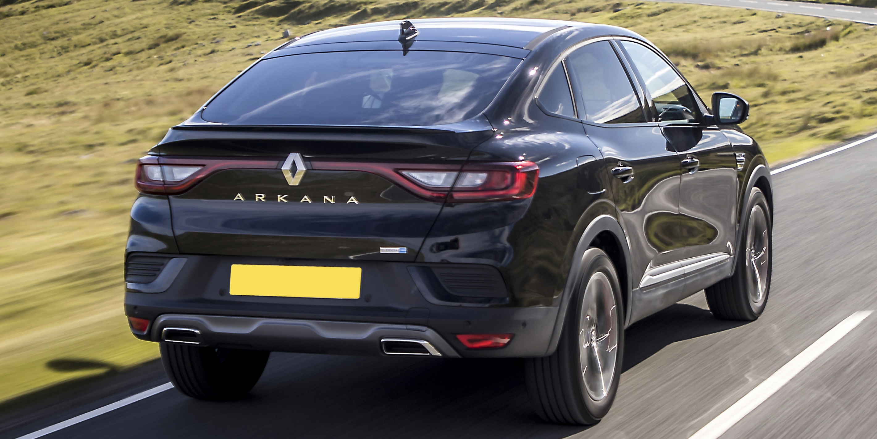 Renault Arkana Review 2023 | Performance & Pricing | carwow