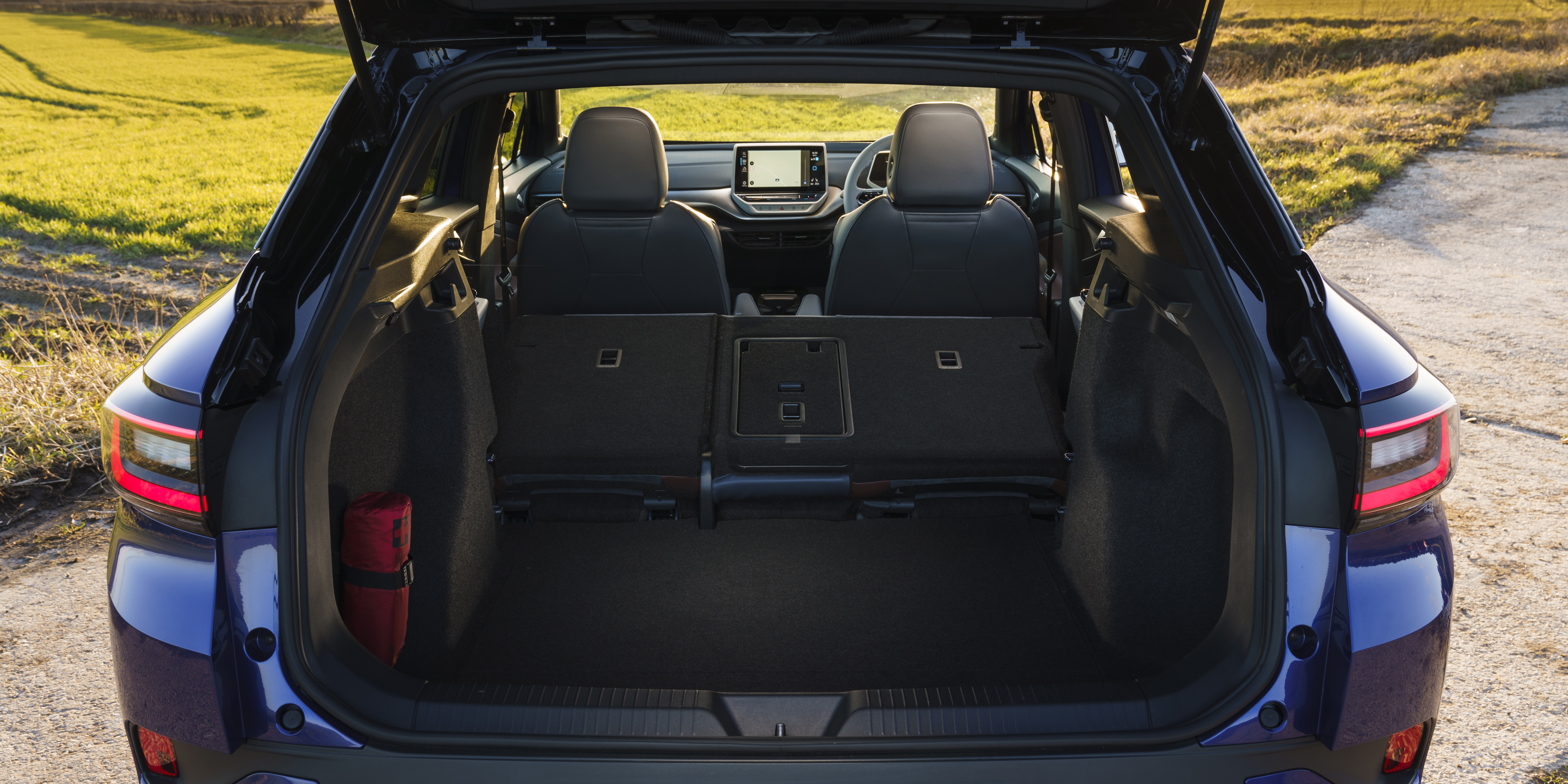 Volkswagen ID4 Review 2023 | Performance & Pricing | carwow