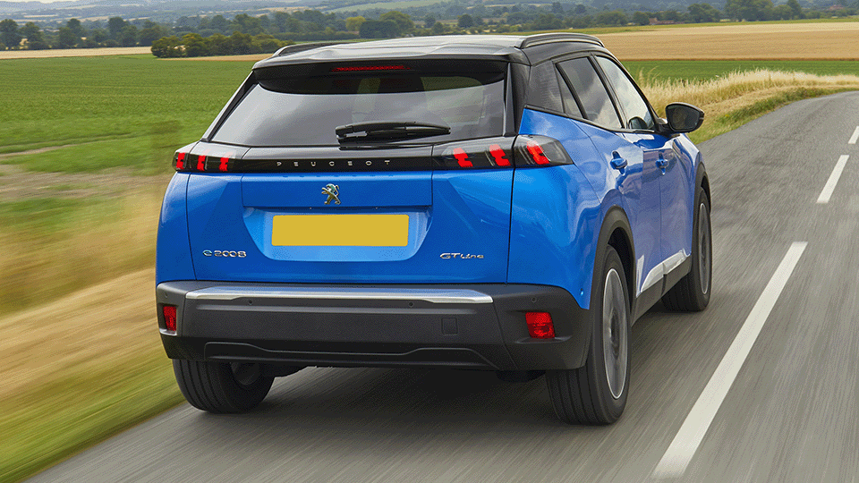 Peugeot e-2008 Review 2023 | Performance & Pricing | carwow