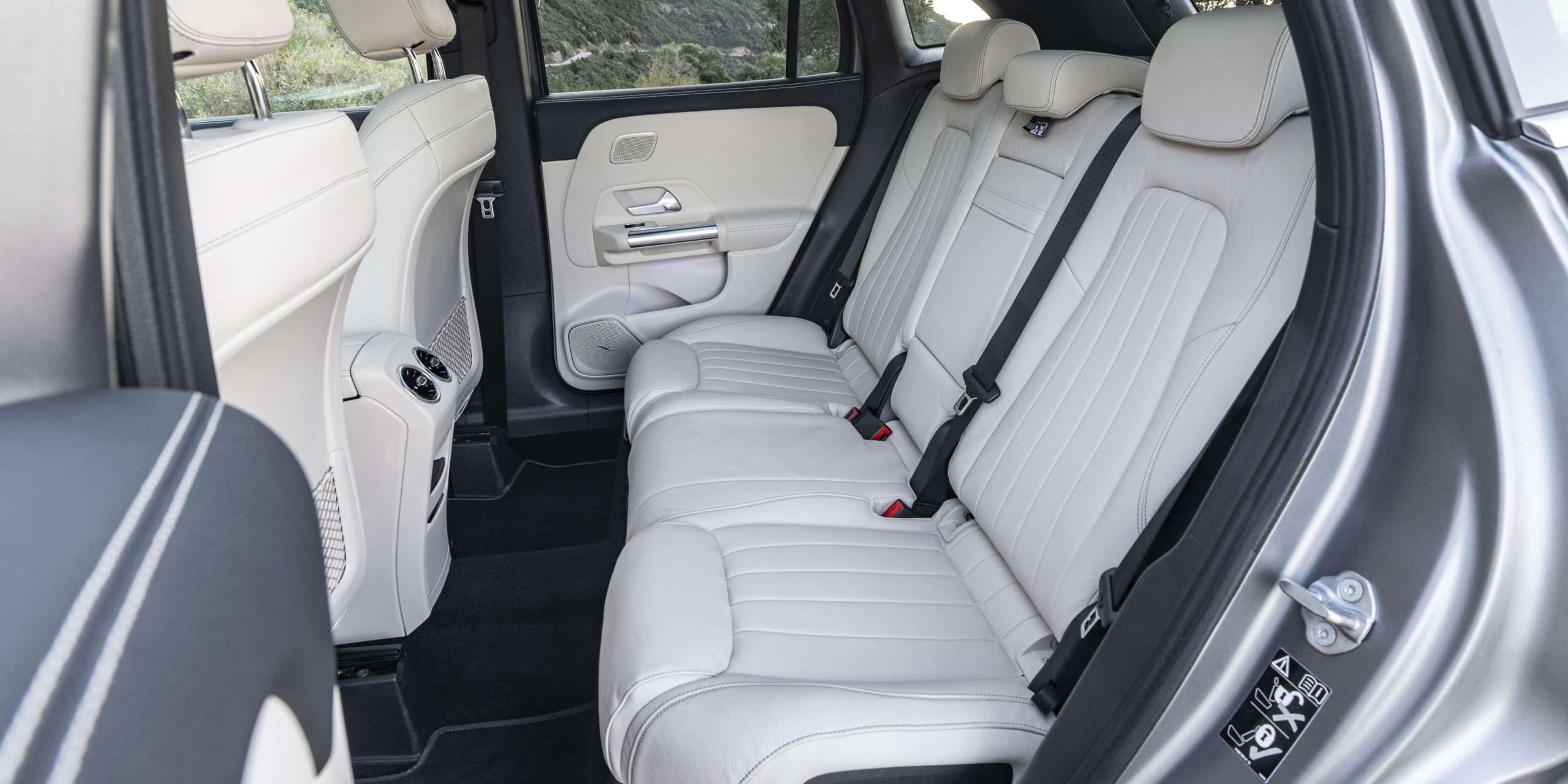 Mercedes GLA Review 2023 | Performance & Pricing | carwow