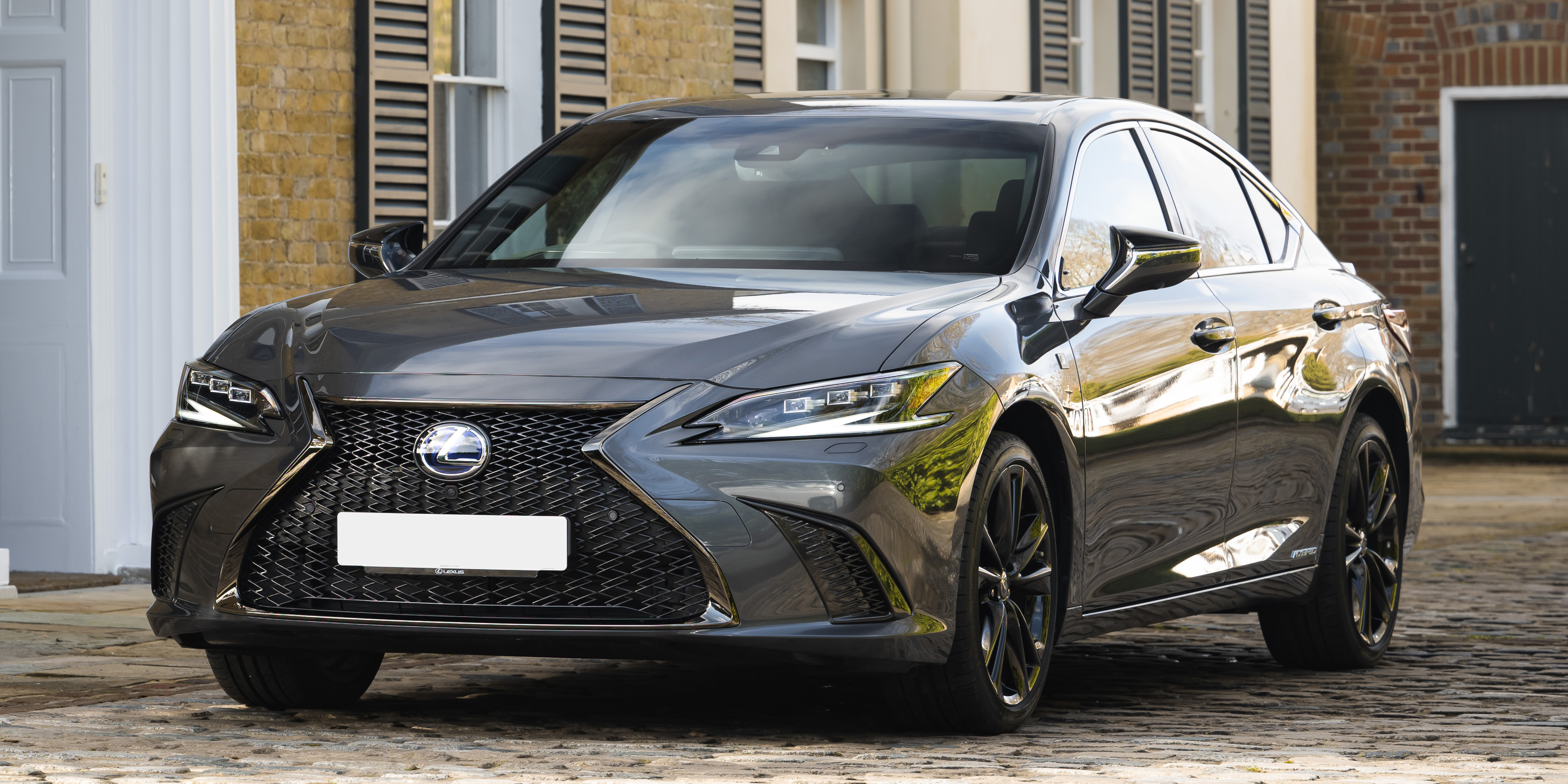 Lexus ES Review 2024 | Performance & Pricing | Carwow