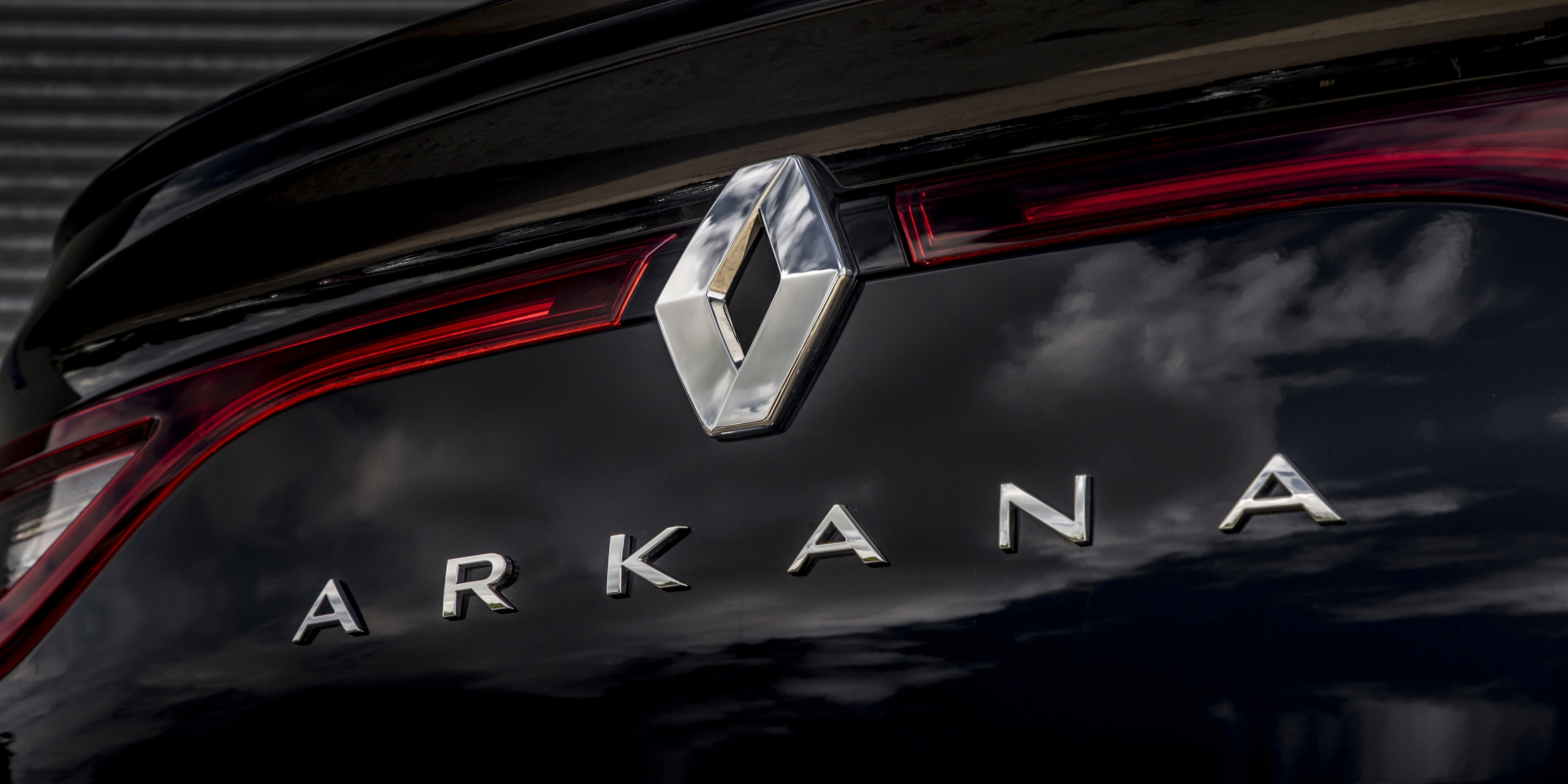 Renault Arkana Review 2024 | Performance & Pricing | carwow