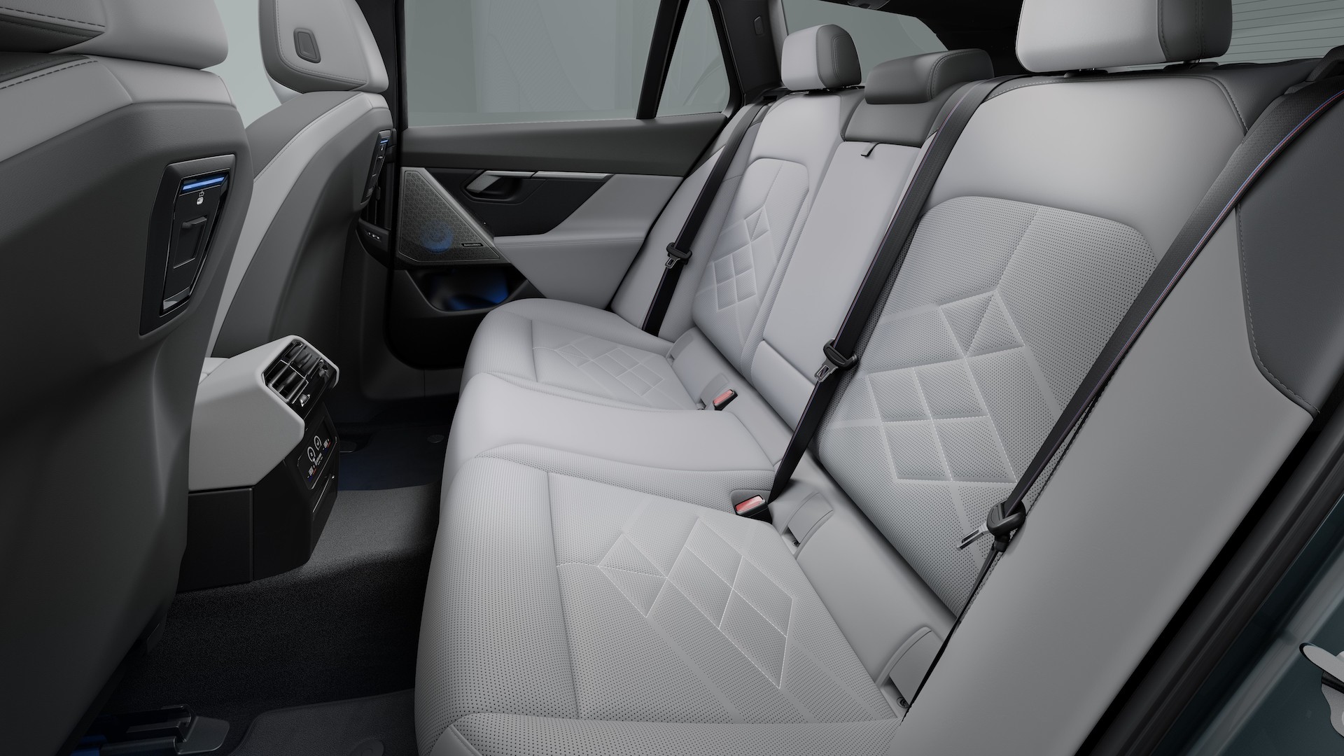 BMW i5 Touring Review 2024 | Performance & Pricing | Carwow