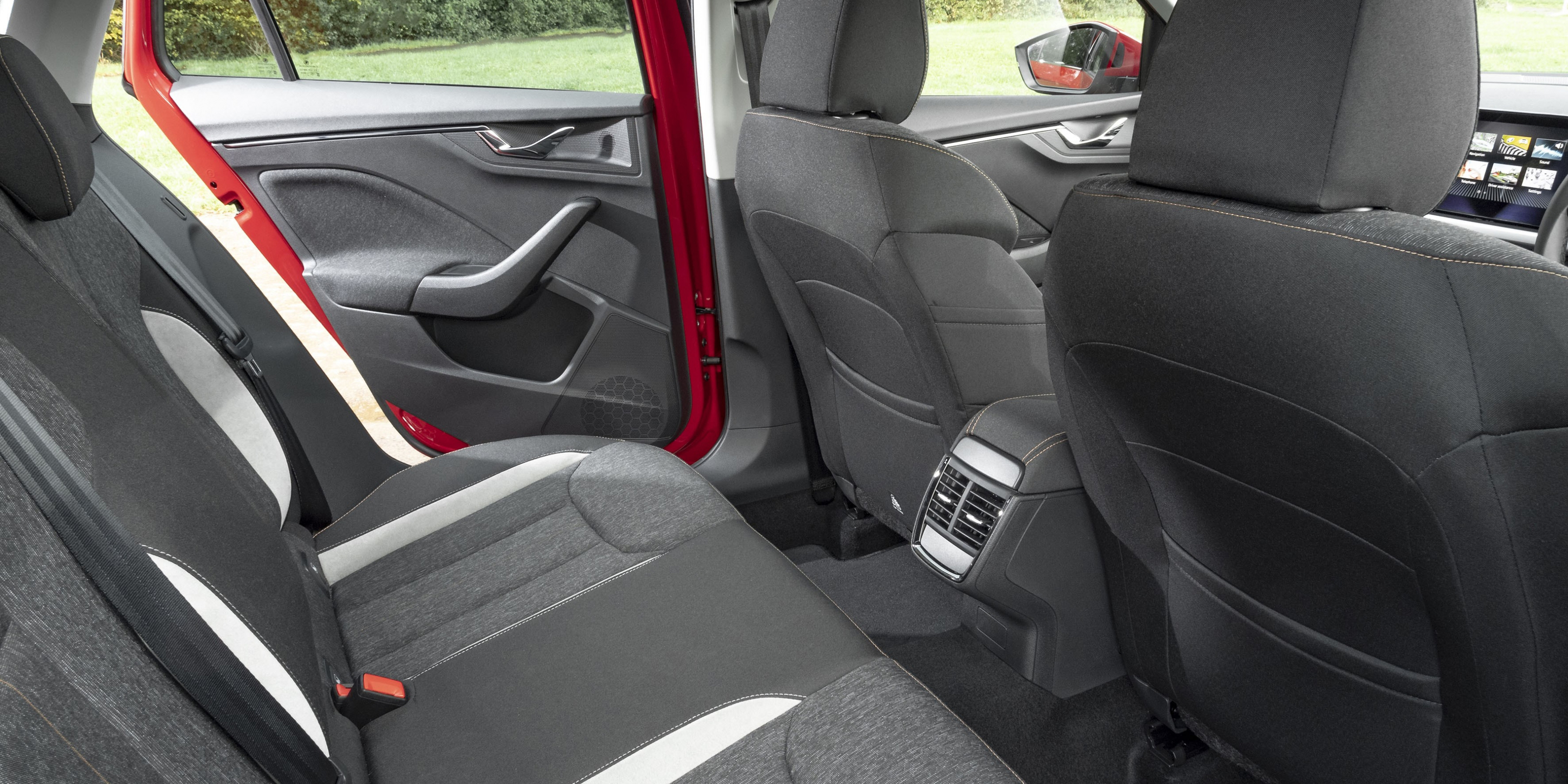 Skoda Kamiq Review 2024 | Price, Interior & Boot Space | Carwow