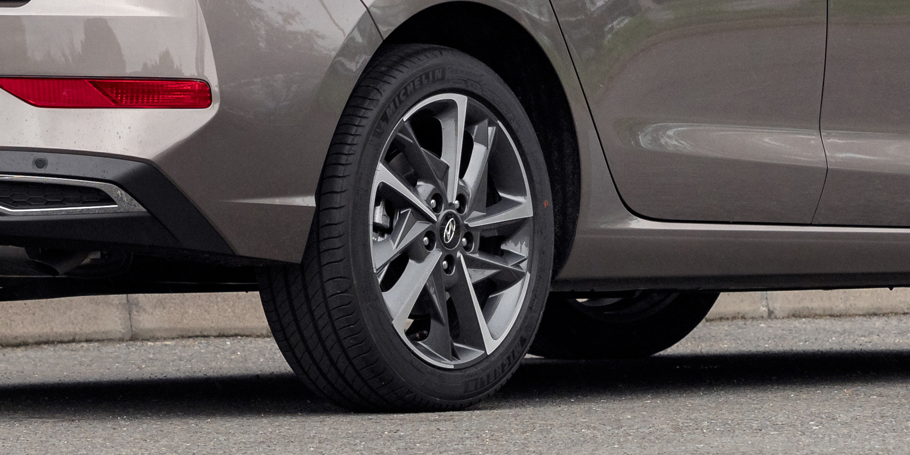 Hyundai i30 Review 2024 | Performance & Pricing | Carwow