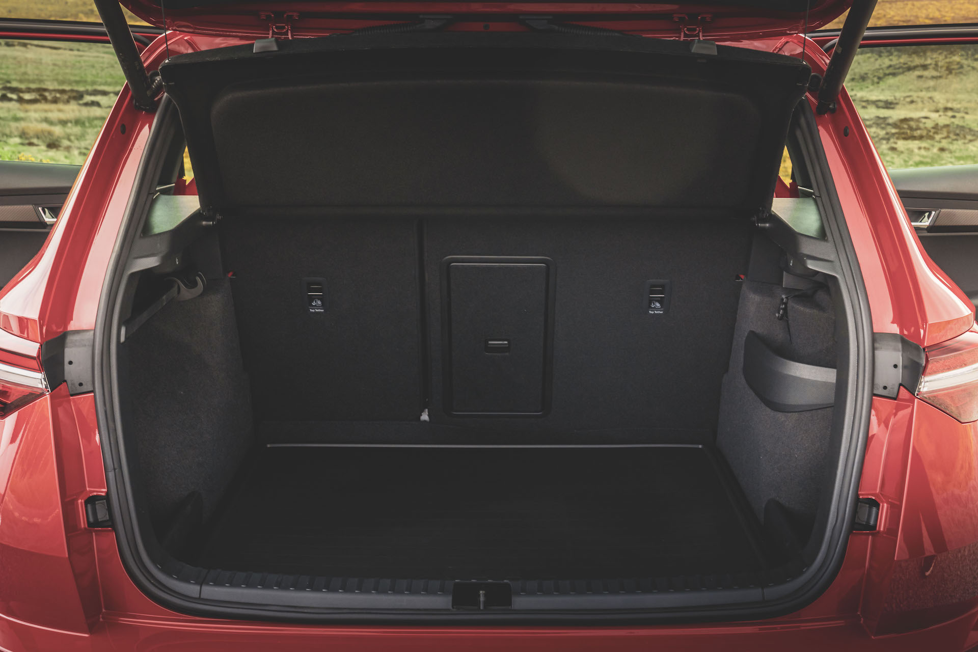 Skoda Karoq Review 2023 | Performance & Pricing | carwow