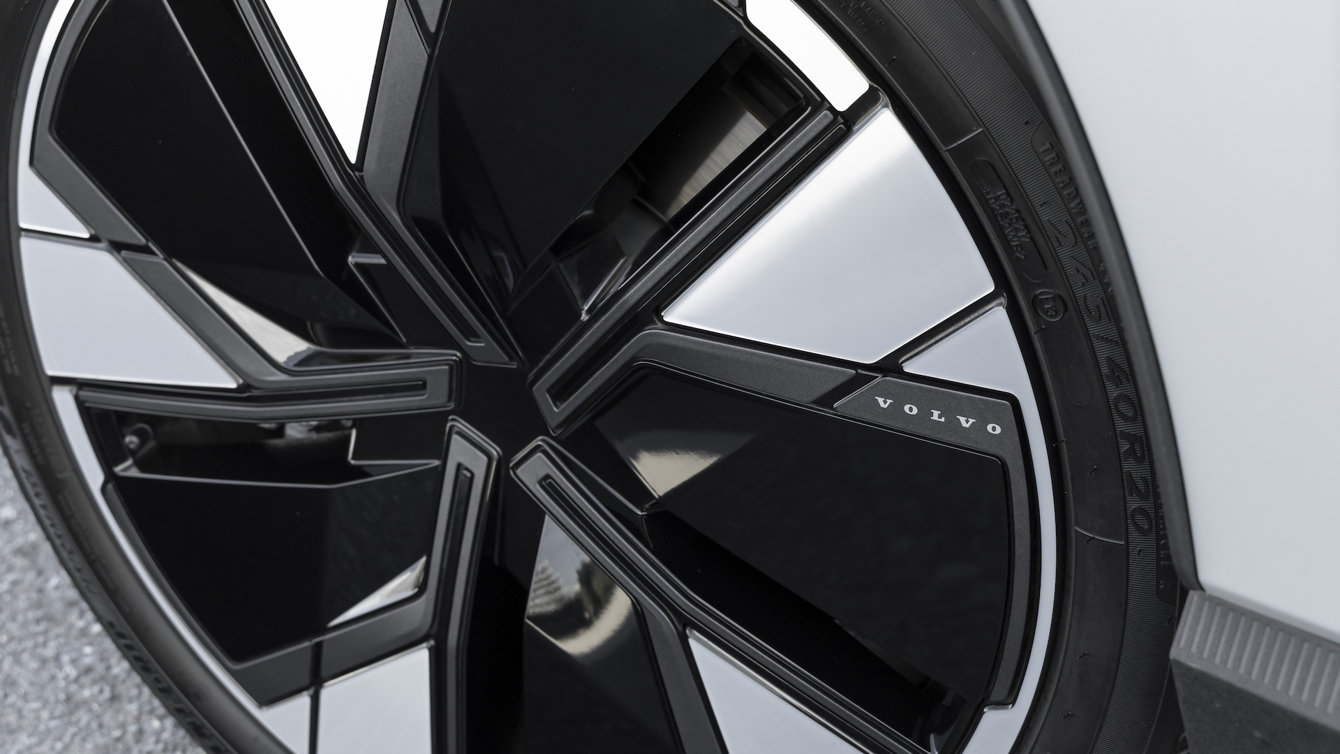 Volvo EX30 Review 2024 | Range, Price & Interior | carwow