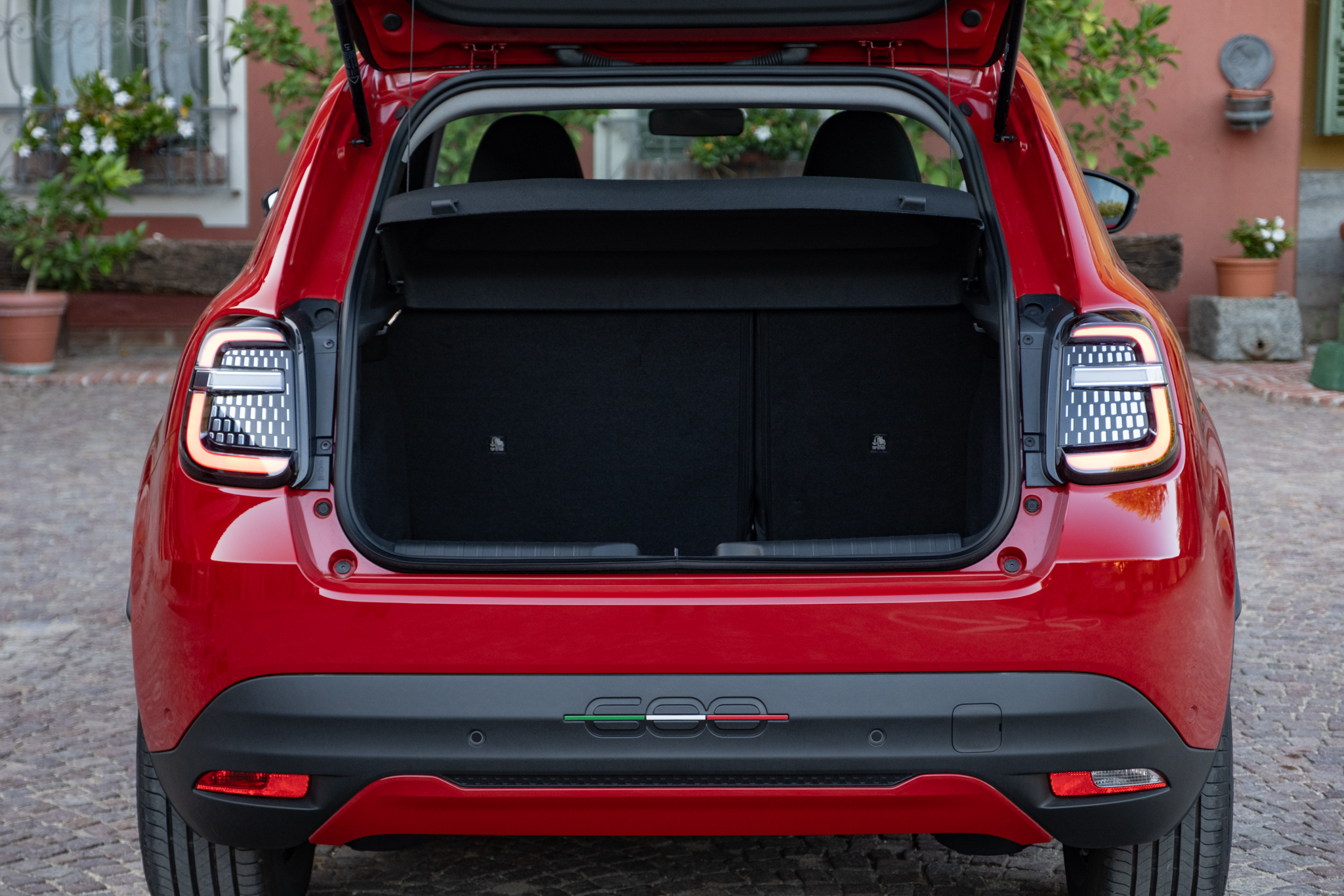 Fiat 600e | Interior y maletero | Carwow