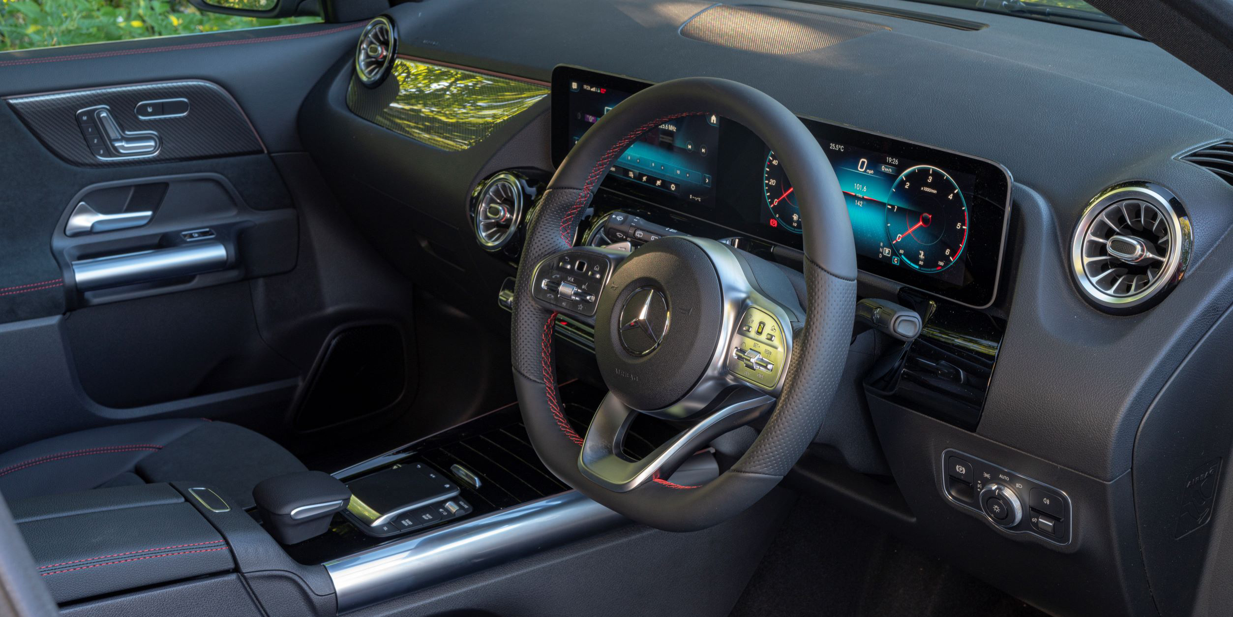 Mercedes GLA Review 2023 | Performance & Pricing | carwow