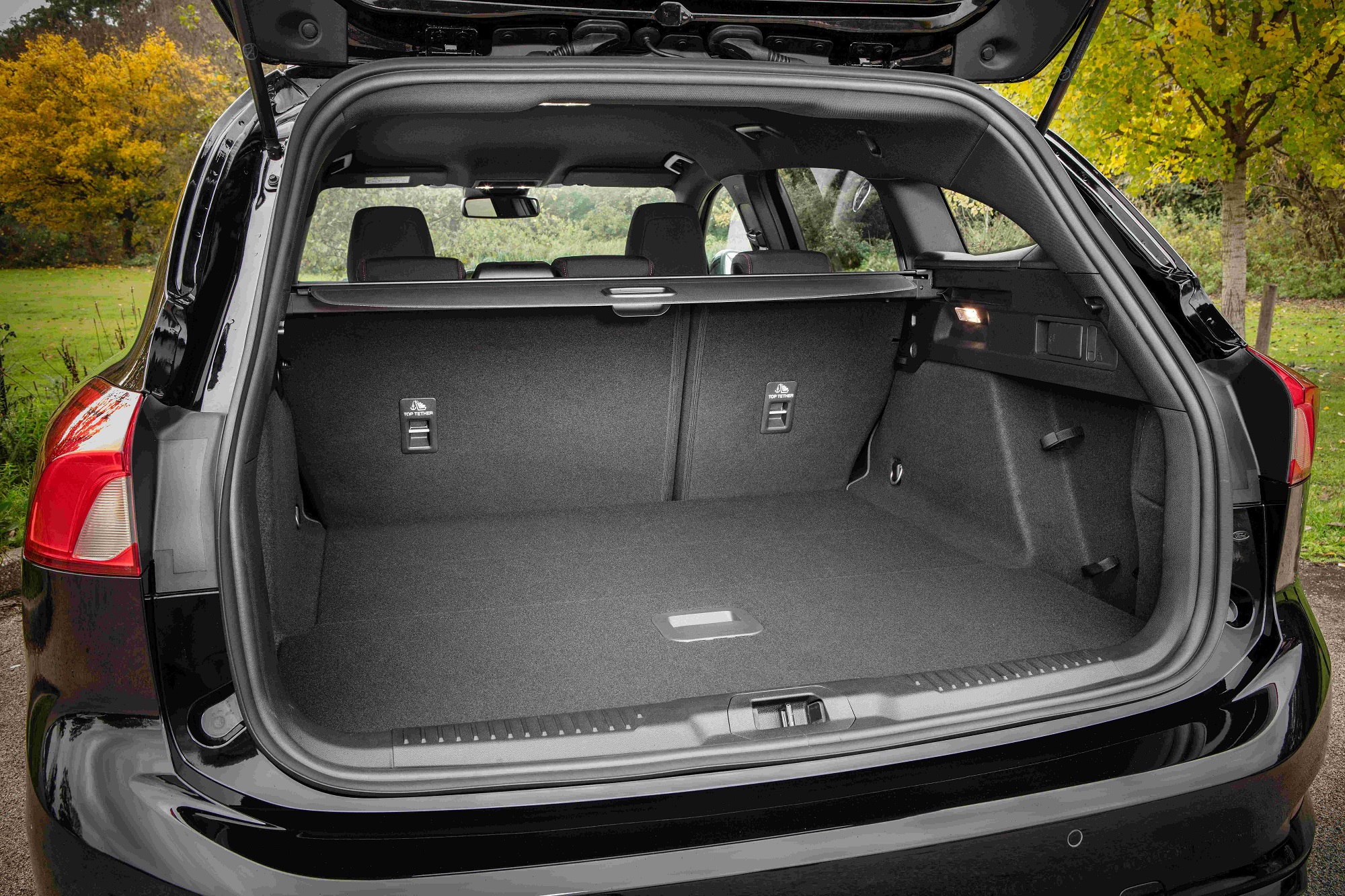 Ford Focus Estate Review 2024 | Performance & Pricing | Carwow