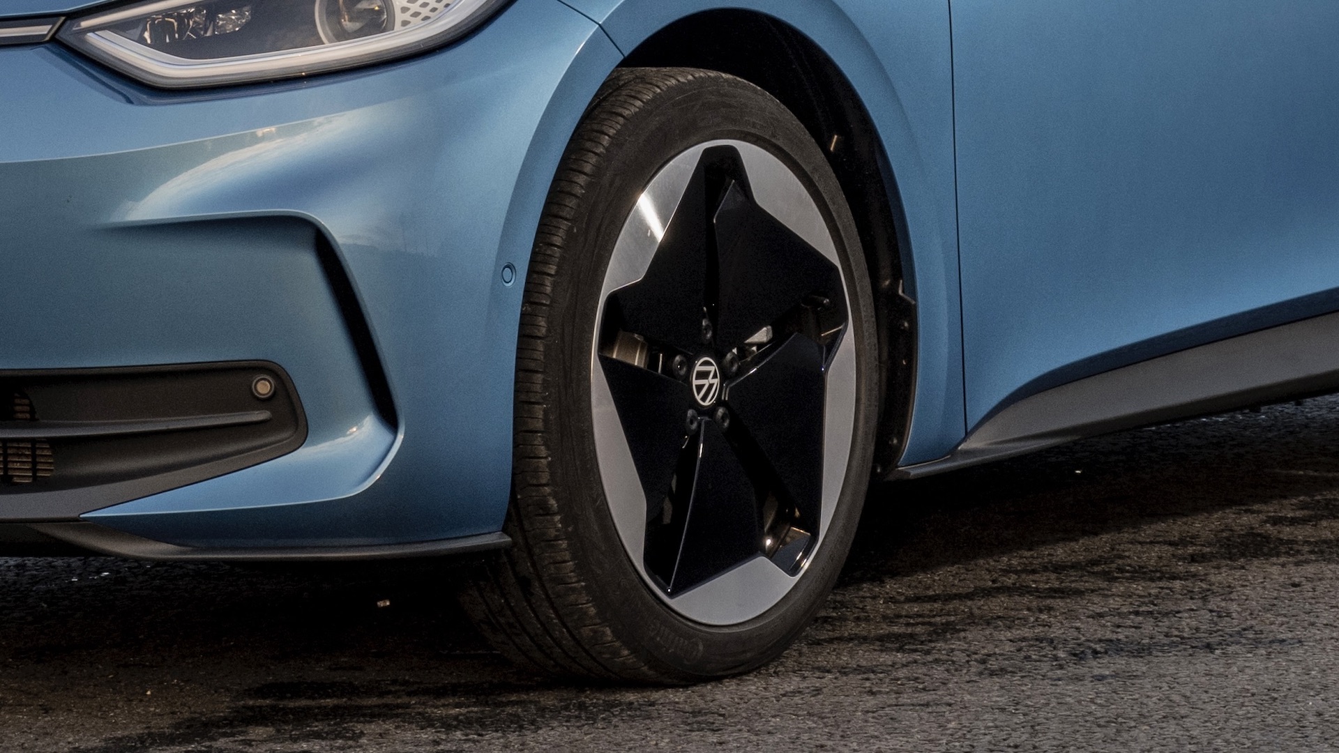 VW ID3 Review 2024 | Electric Range, Interior & Price | Carwow